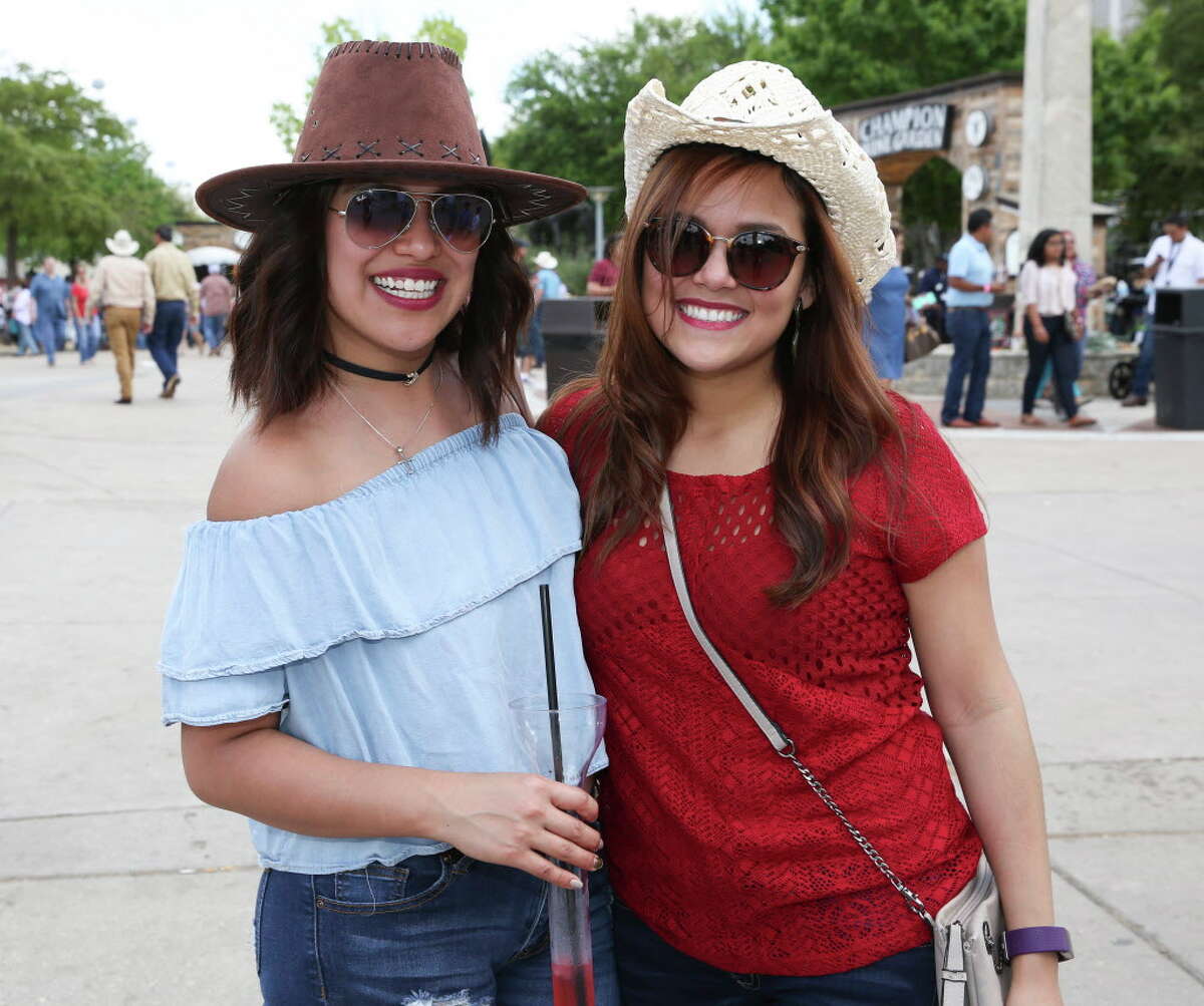 Brad Paisley delights 75,000 fans with spirited RodeoHouston set
