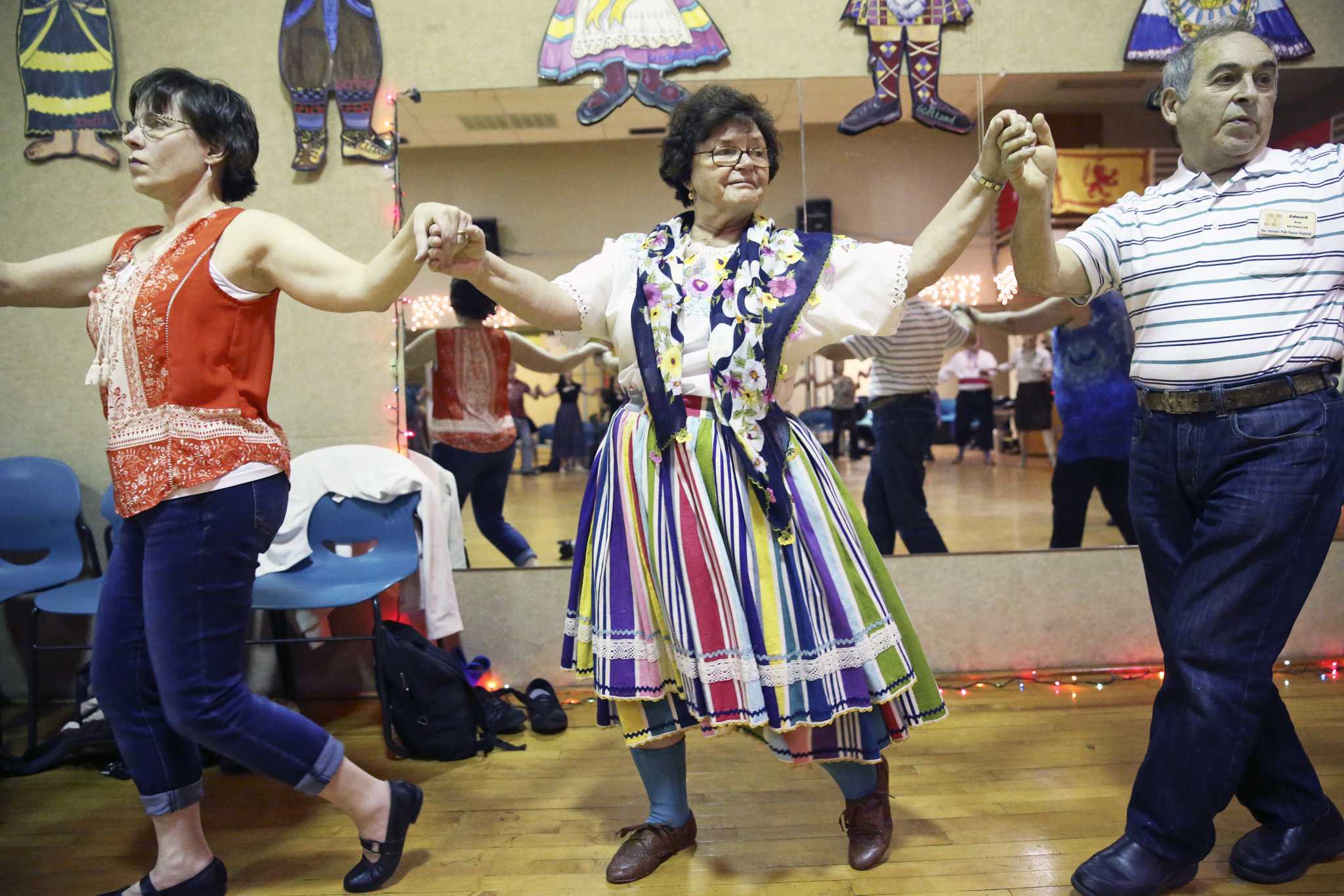 San Antonio performers bonded by dance