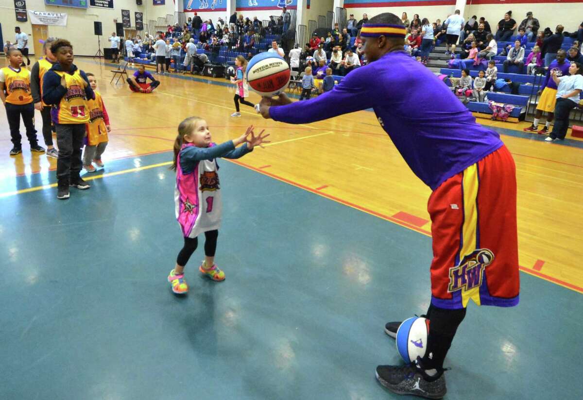 In Photos: Harlem Wizards take on Fox Run Elementary School