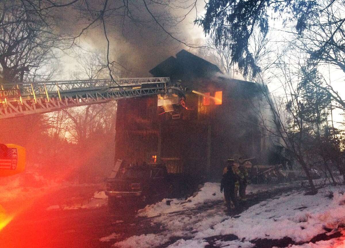 Couple narrowly escapes Georgetown fire