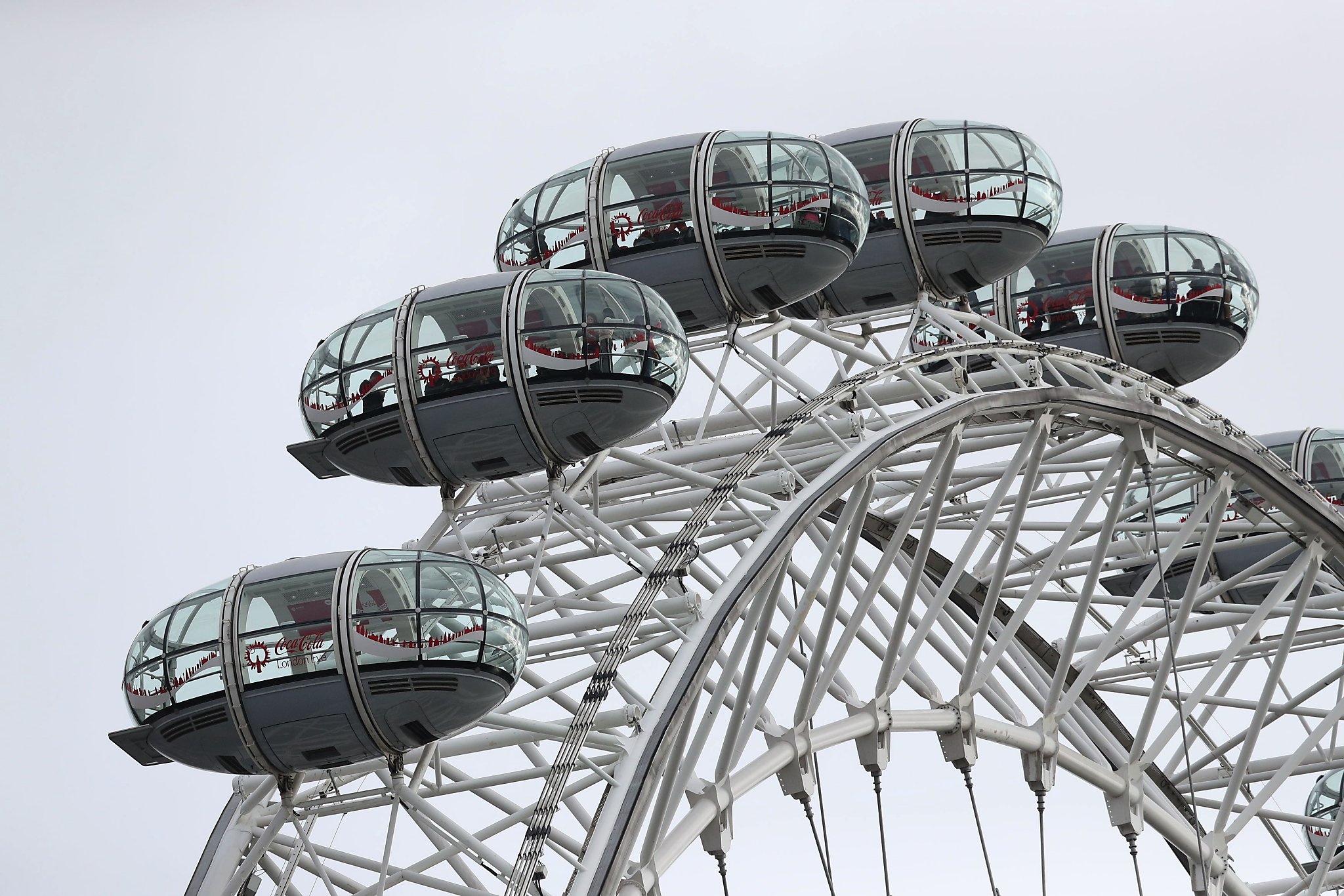 London Eye stops rotating, people stuck inside pods after Parliament attack