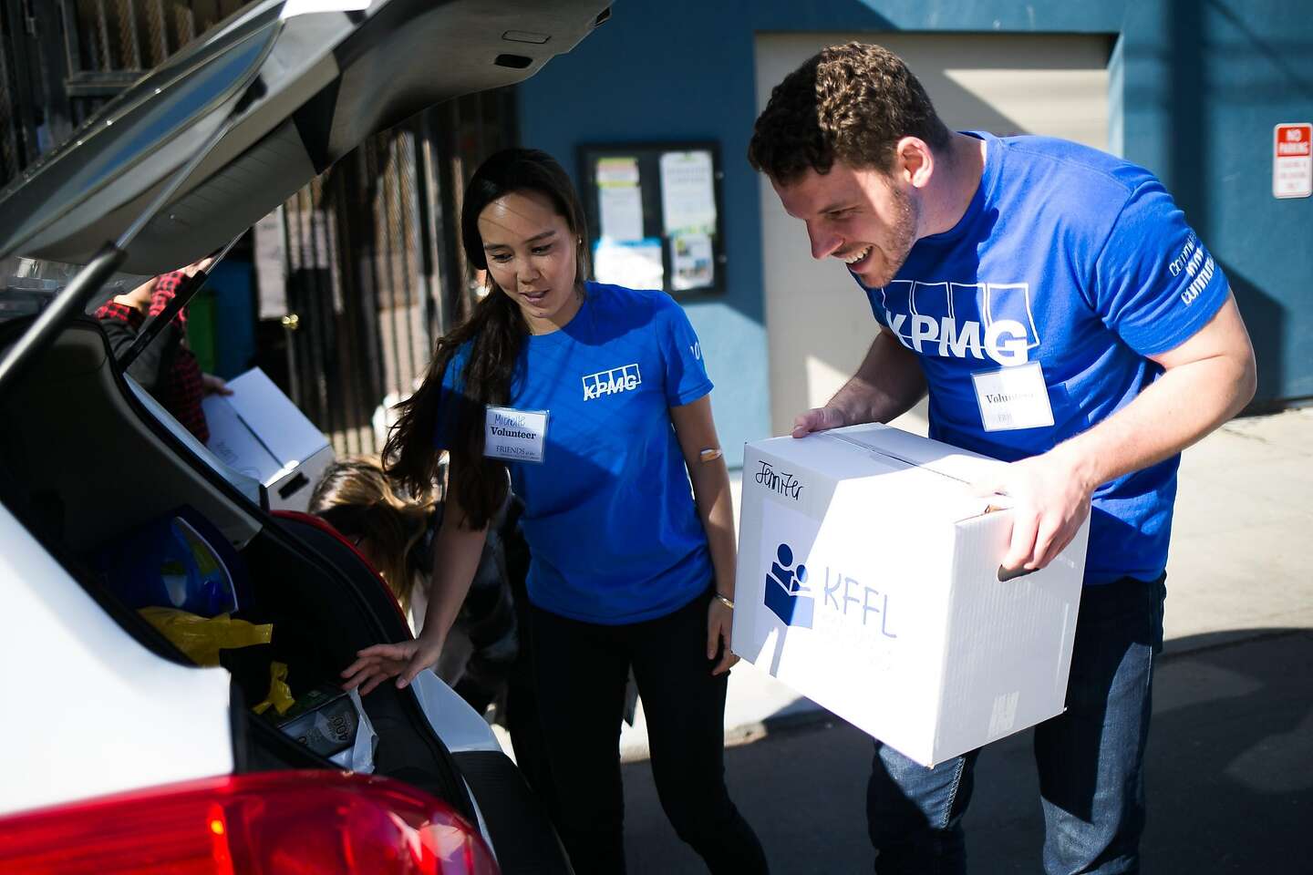 10,000-book giveaway leaves SF teachers with feel-good ending