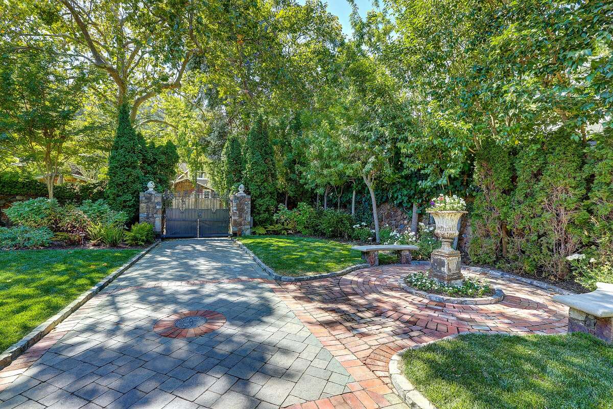 Soothing style, welcoming pool patio defines Dutch Colonial in Ross