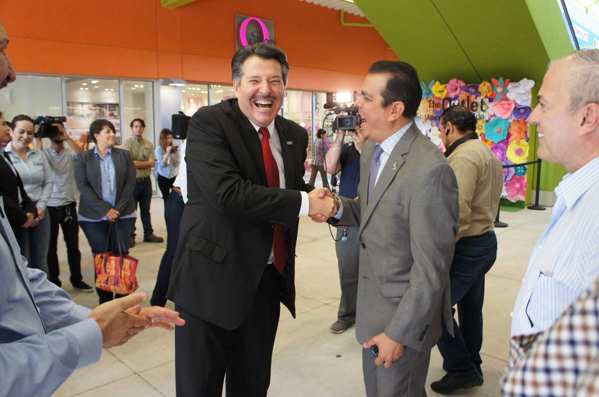 Nuevo Laredo mayor tours Outlet Shoppes