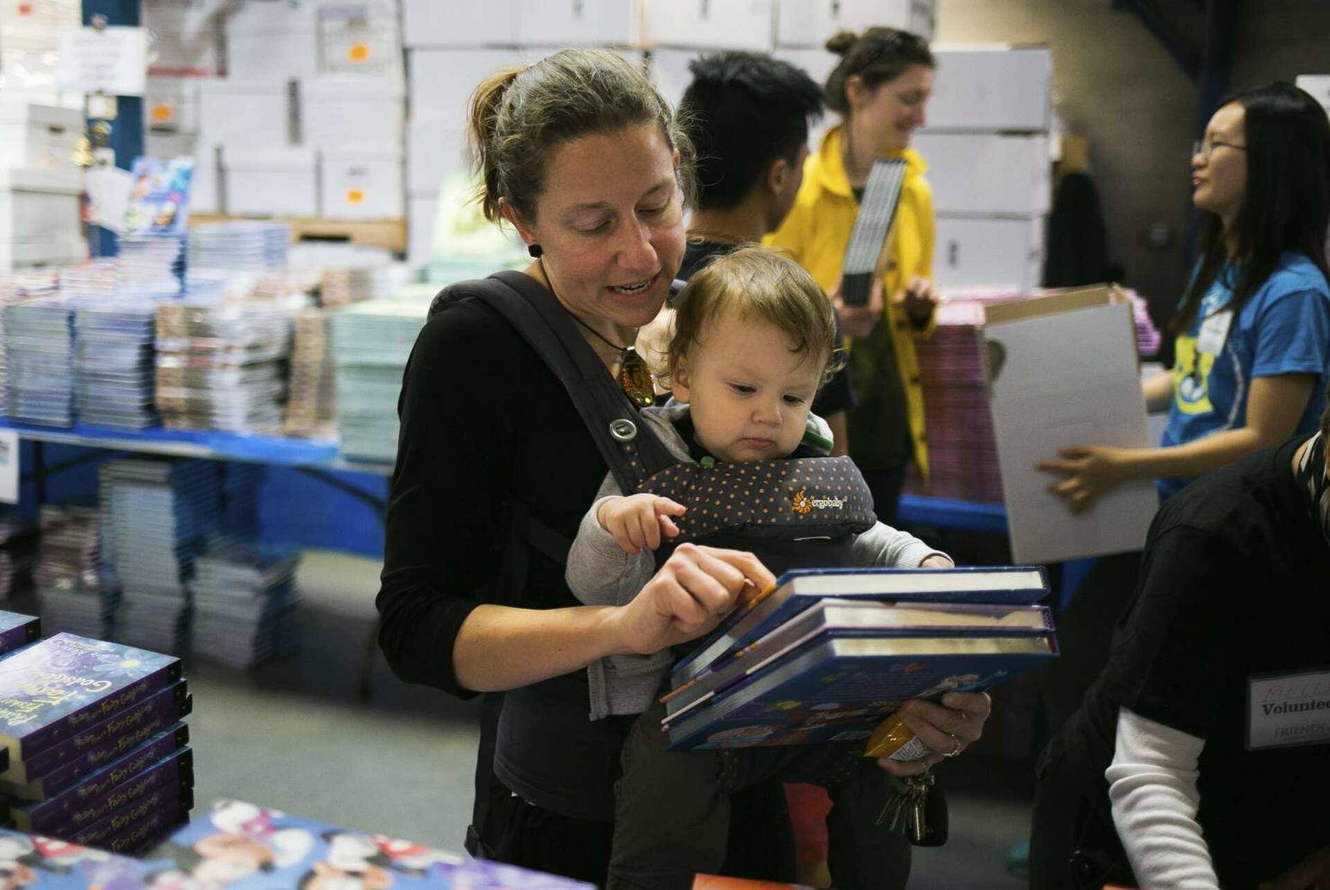 10,000-book giveaway leaves SF teachers with feel-good ending