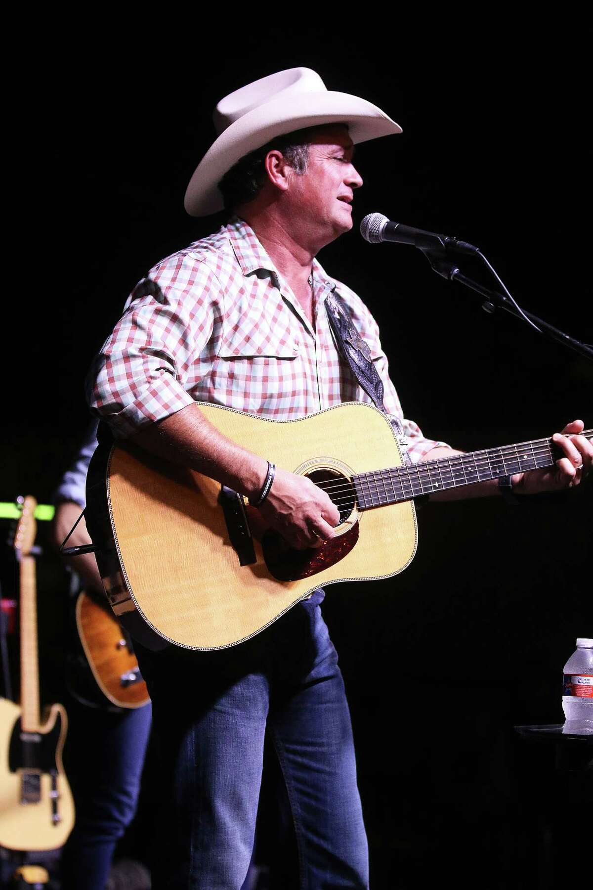 Country legend Byrd wows crowd at Liberty Jubilee