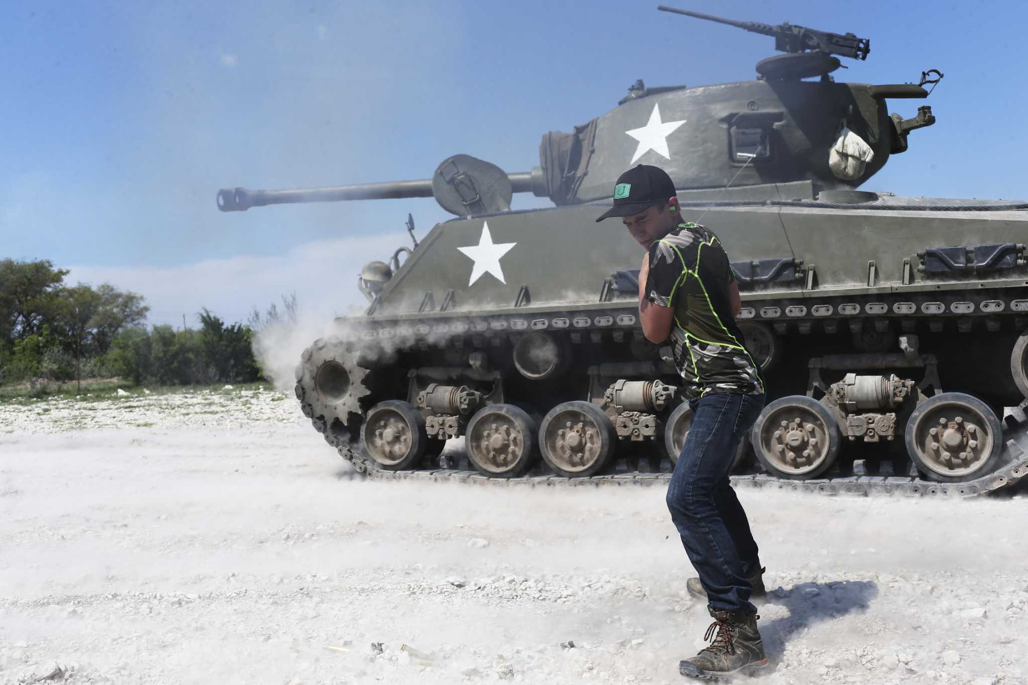 The ultimate for weekend warriors: Blowing stuff up with a tank