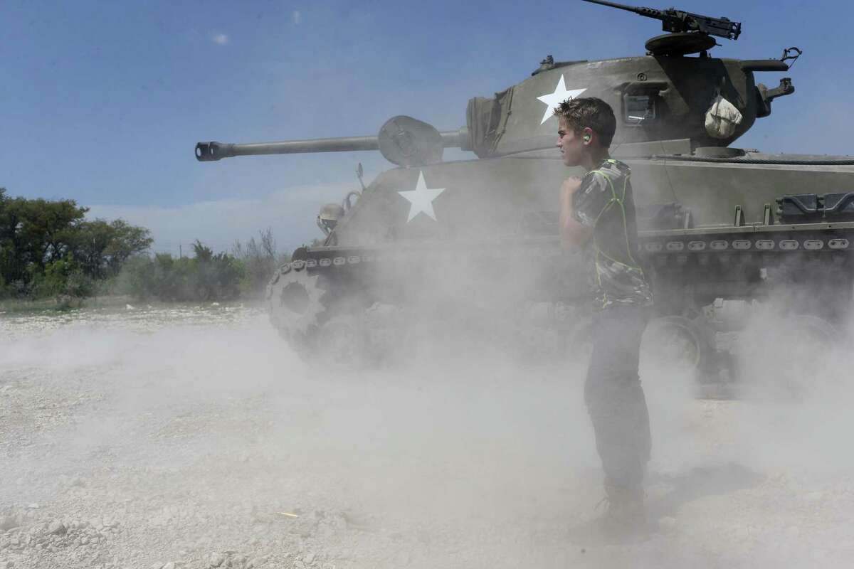 The ultimate for weekend warriors: Blowing stuff up with a tank