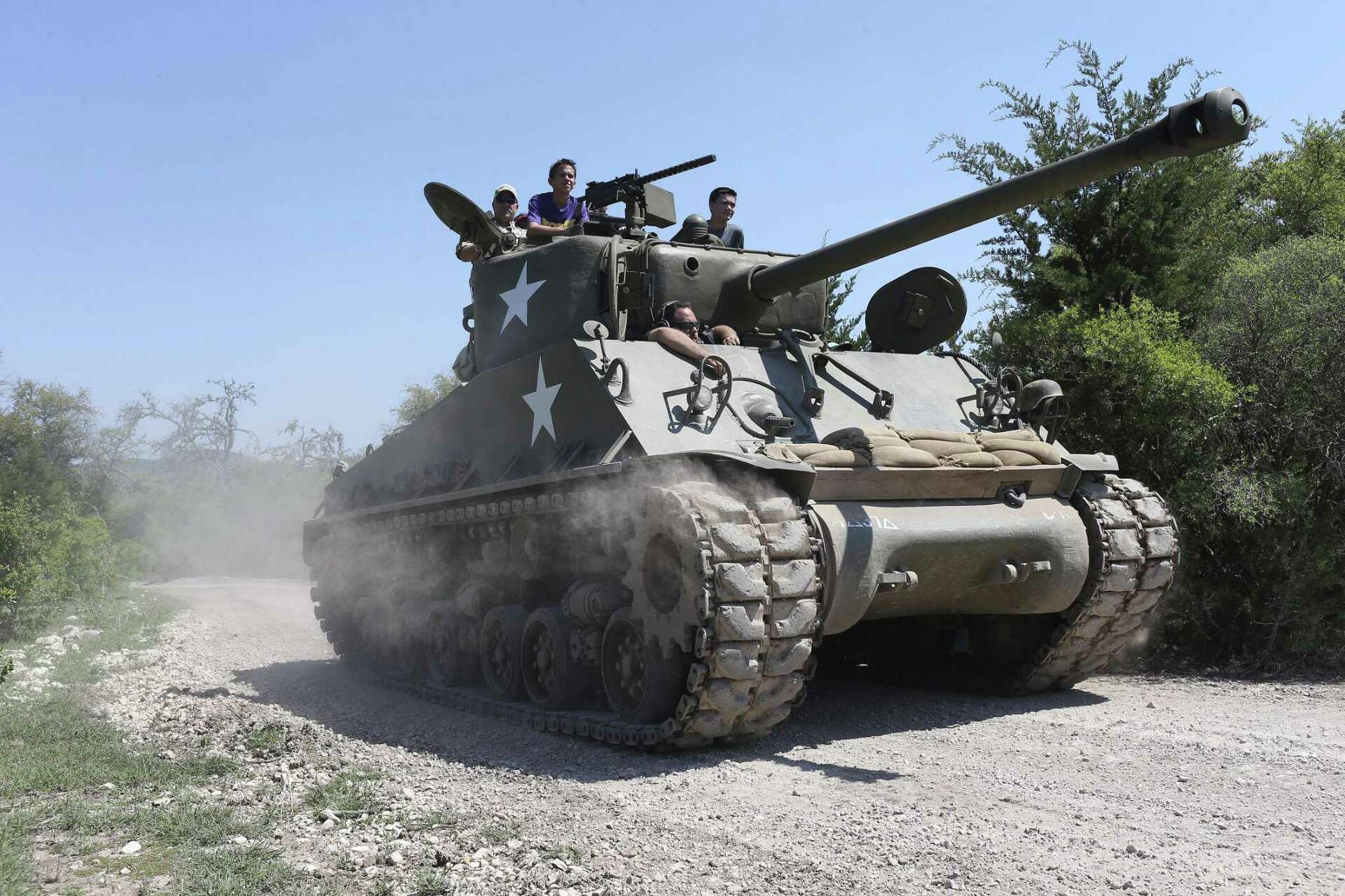 The ultimate for weekend warriors: Blowing stuff up with a tank