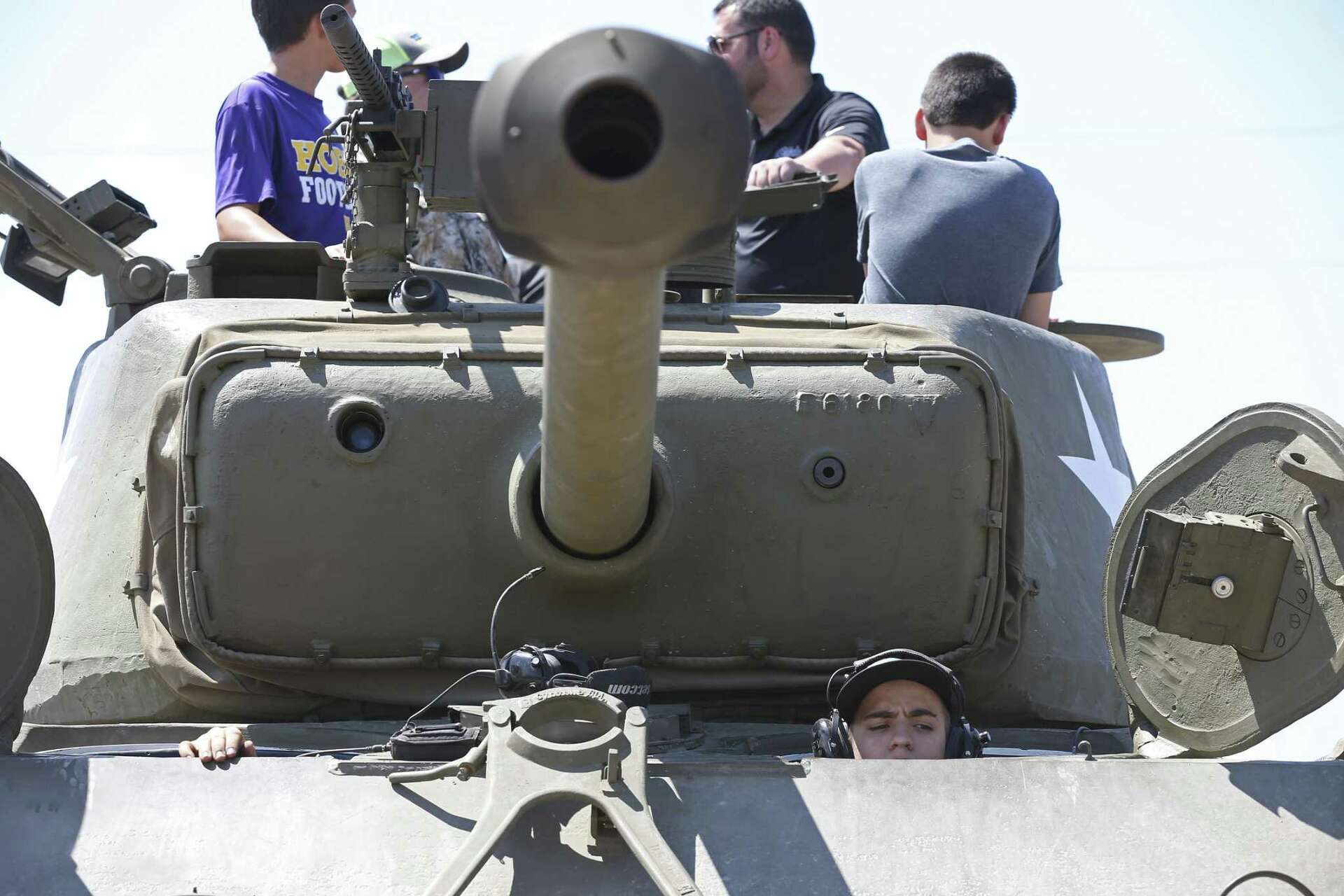 The ultimate for weekend warriors: Blowing stuff up with a tank