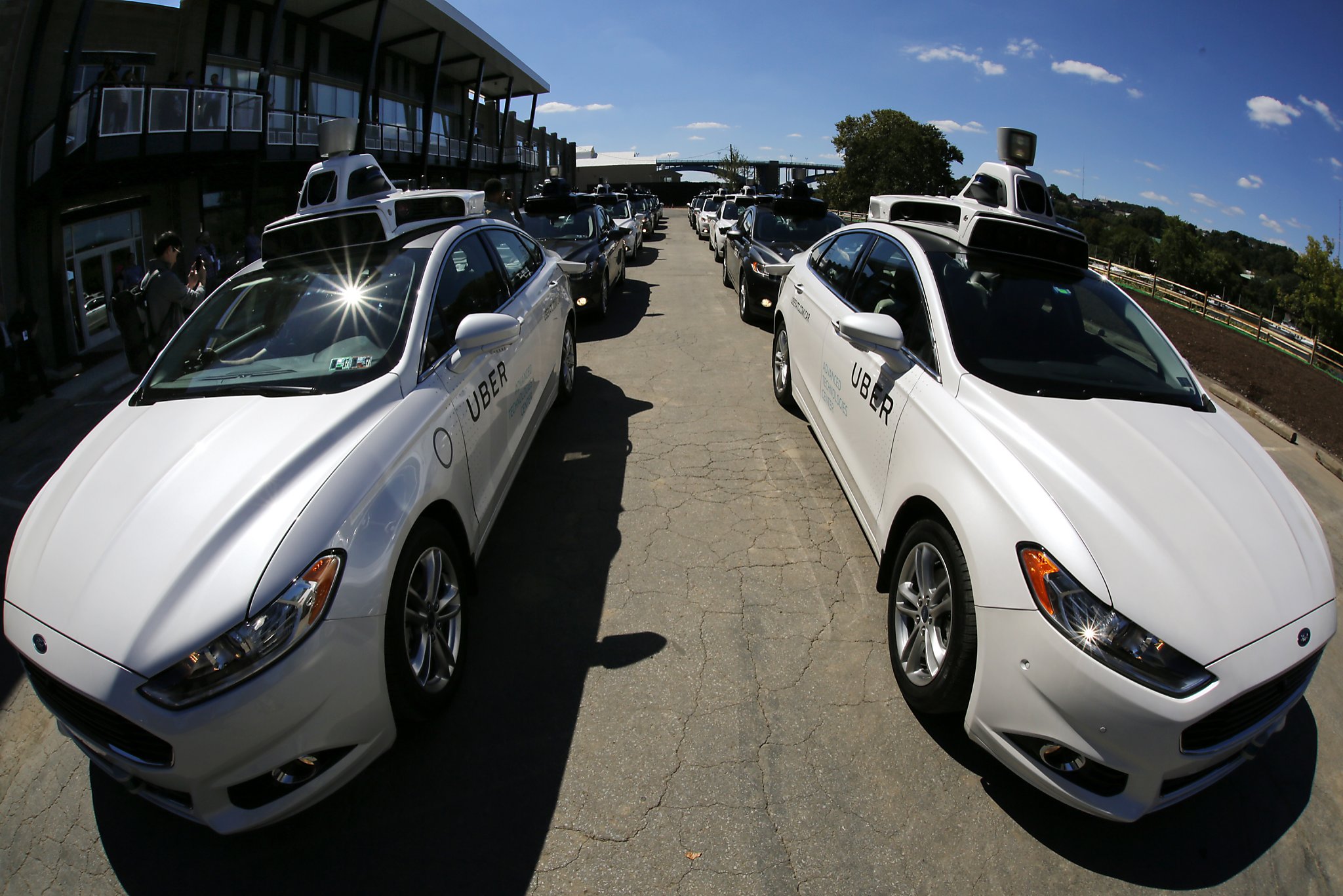 Uber: Headless company in driverless race
