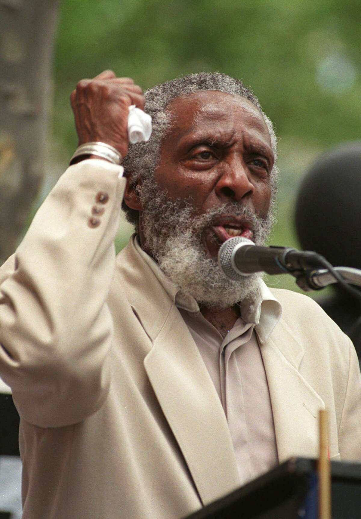 Dick Gregory finds right mix of social activism and comedy