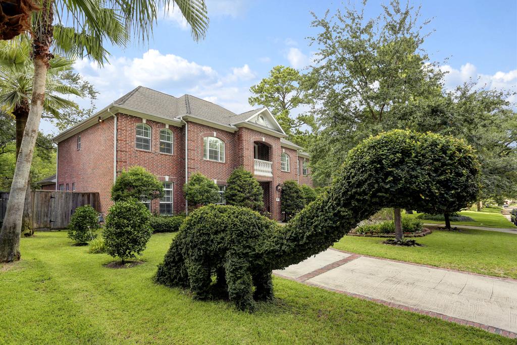 $1.6 million gets you a new home and a large dinosaur in Houston