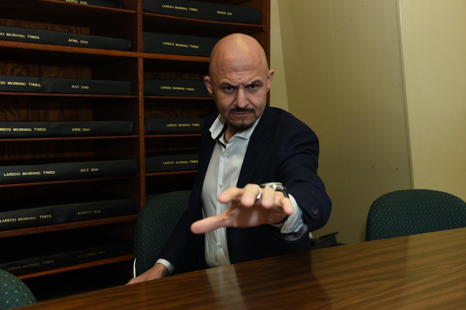 John Milton regresa a Laredo