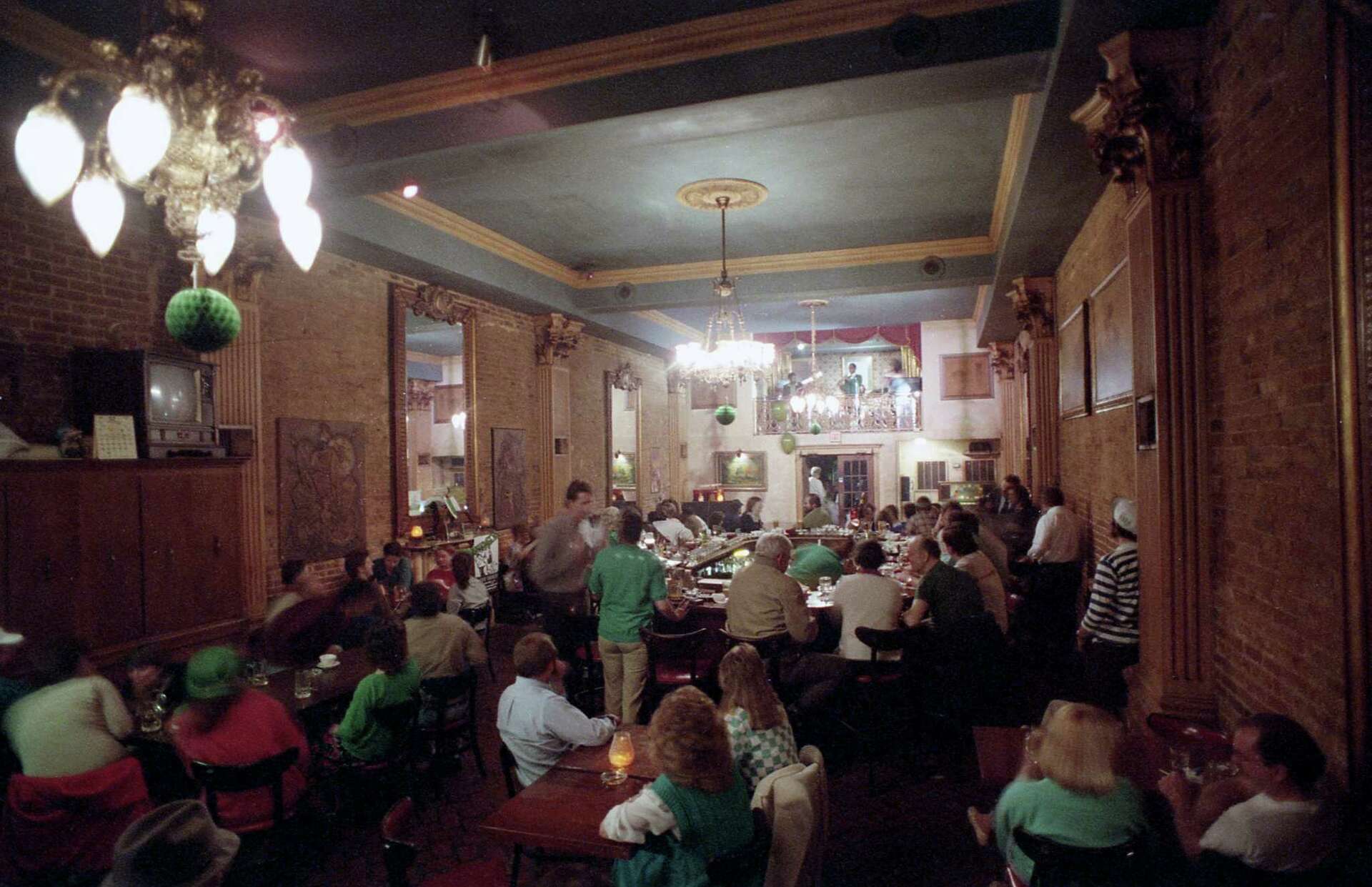 30 years ago: Phil's Restaurant, Willie at the Arena, a Ship Channel tour