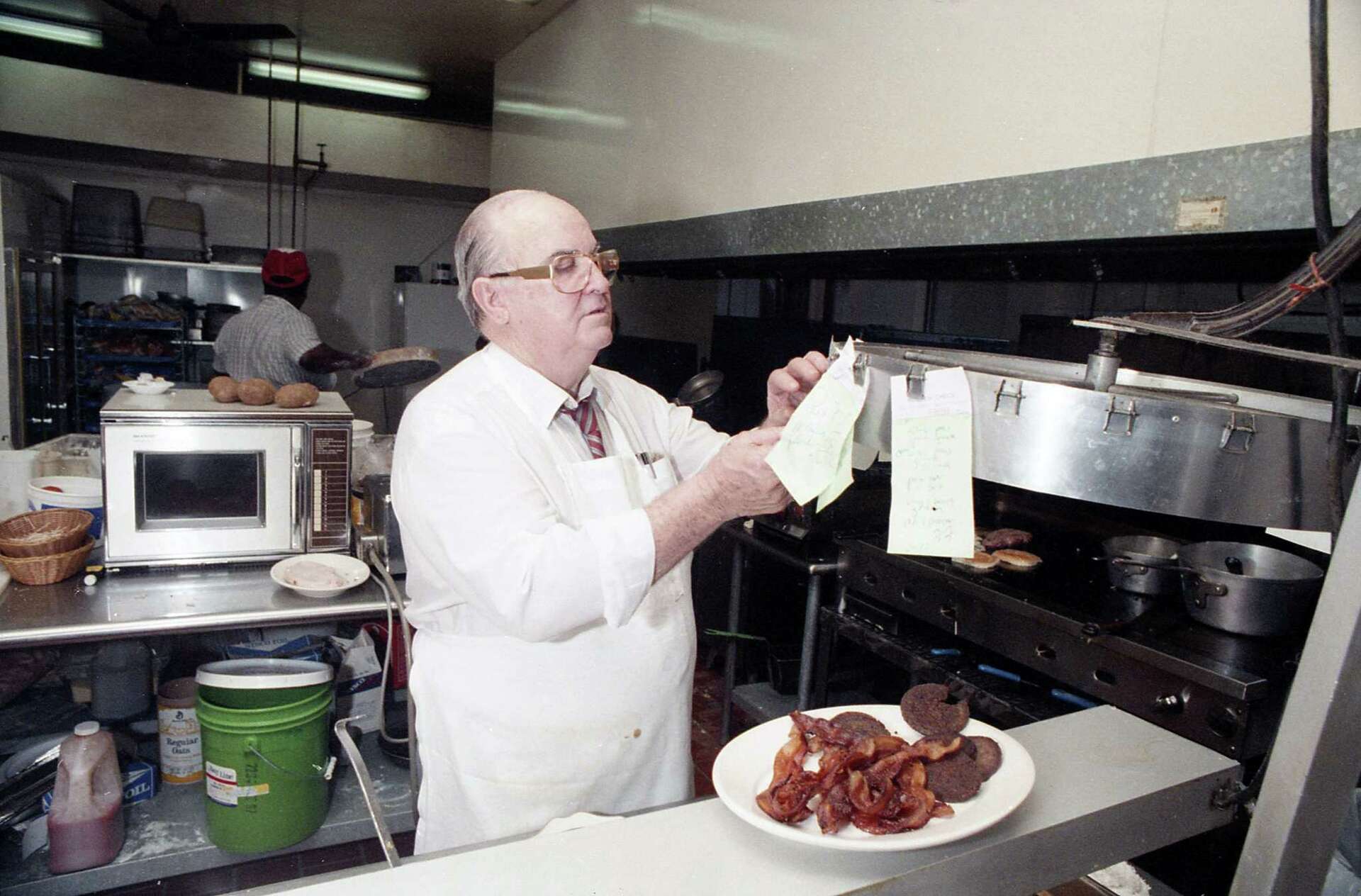 30 years ago: Phil's Restaurant, Willie at the Arena, a Ship Channel tour