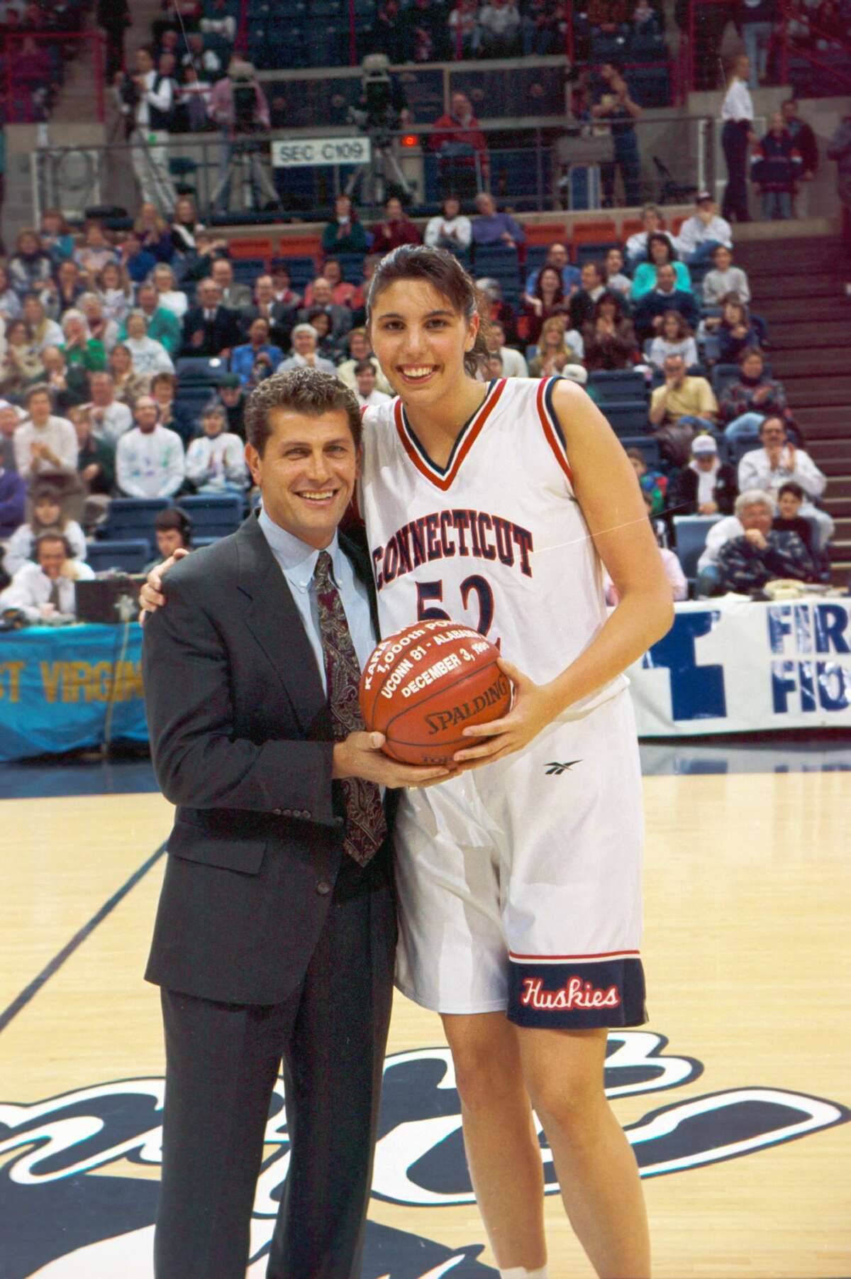 Auriemma happy to see Elliott back at UConn