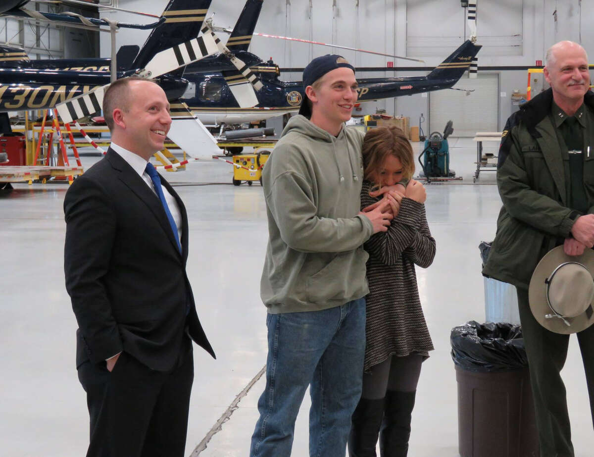 Pilots who saved Nisky hikers recognized with new state award