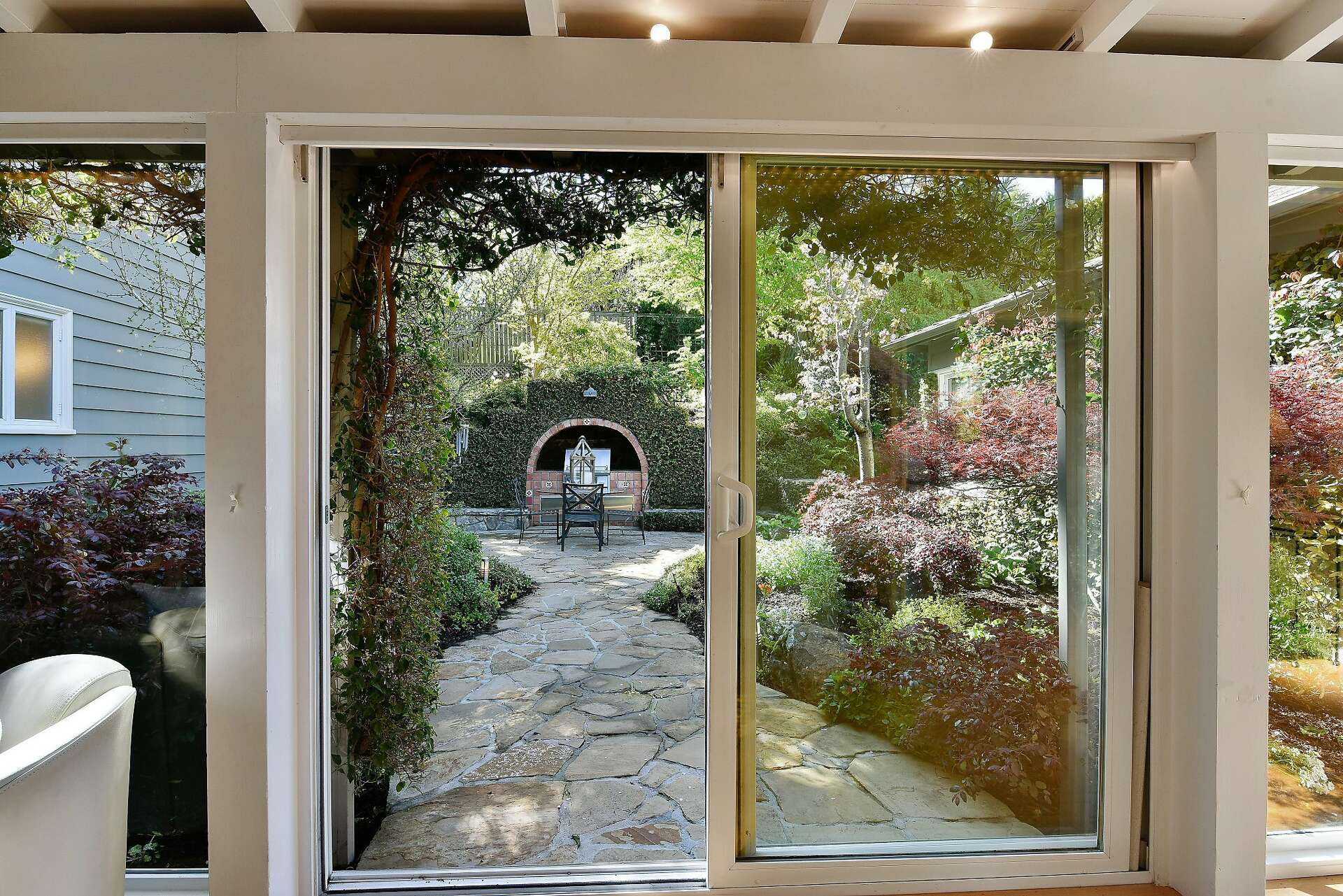 Elegant Oakland 4-bedroom with bay views