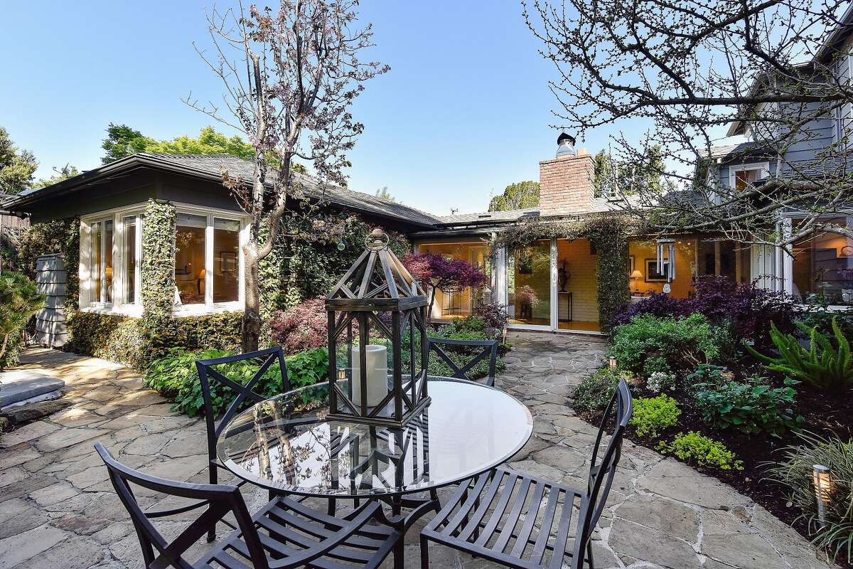 Elegant Oakland 4-bedroom with bay views