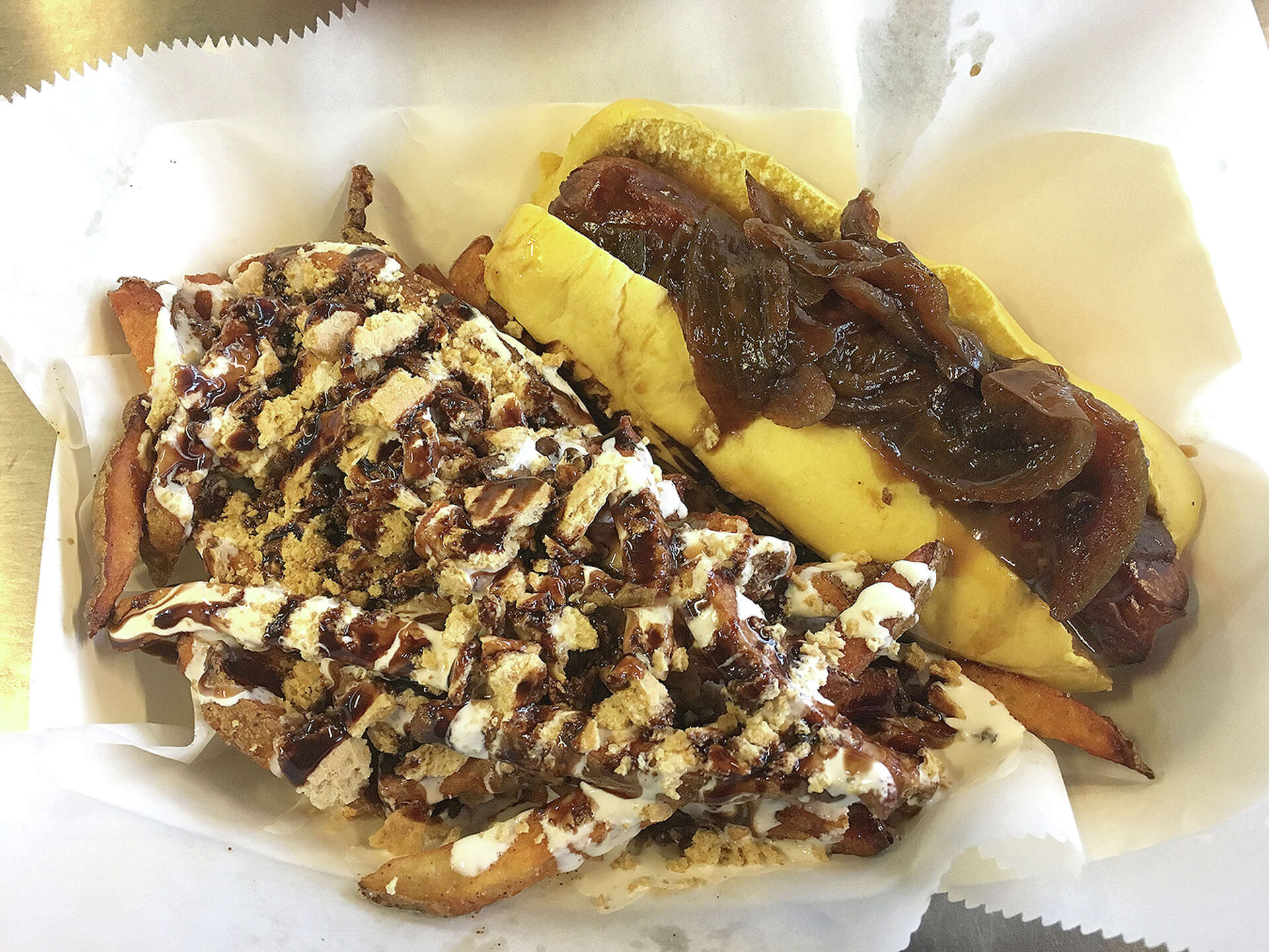 You Gotta Eat: Dogs 'n Frys in Florissant