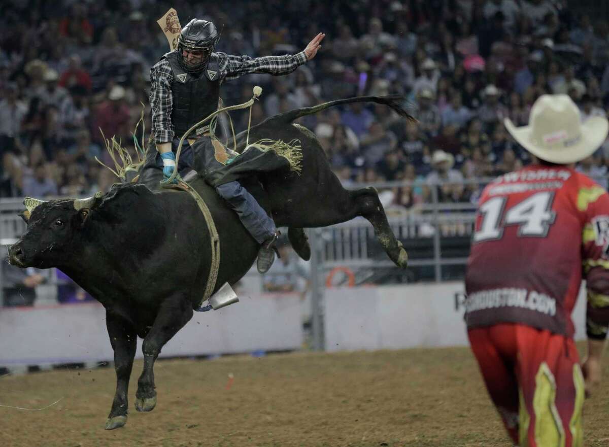 5 SETX bull riders competing in YMBL Rodeo
