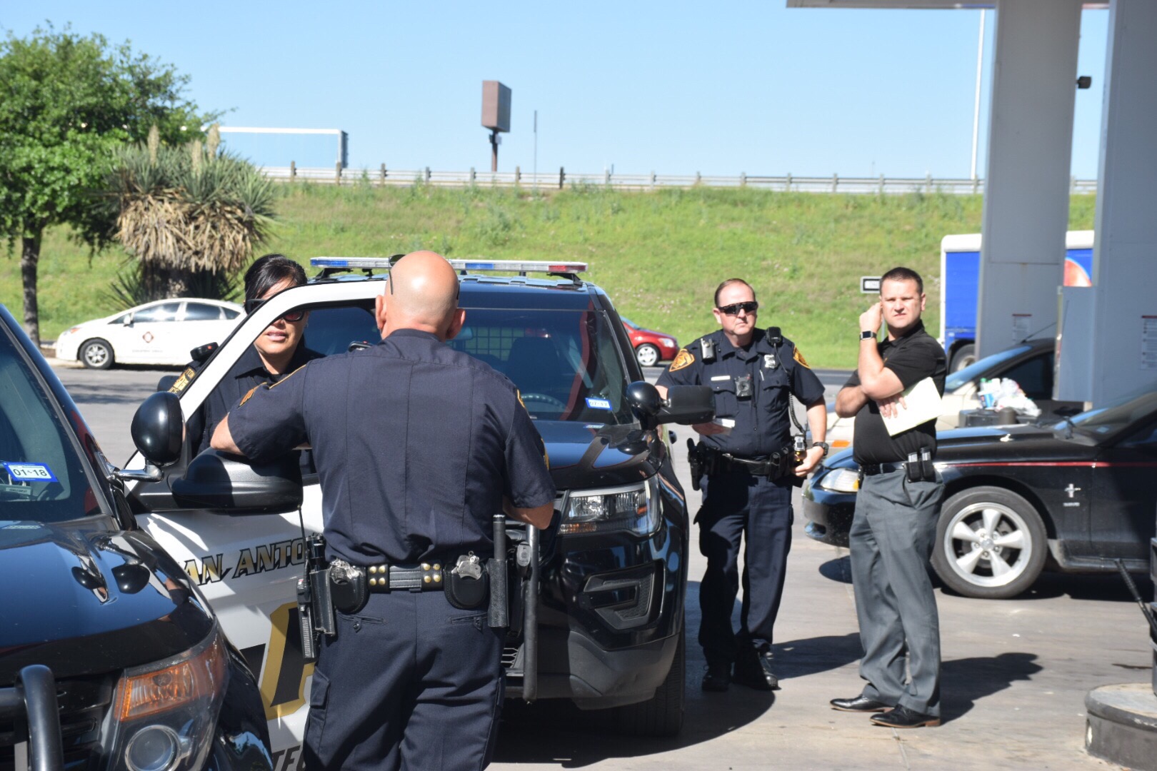 SAPD: Fight, stabbing in moving vehicle on 410 spills over onto South ...