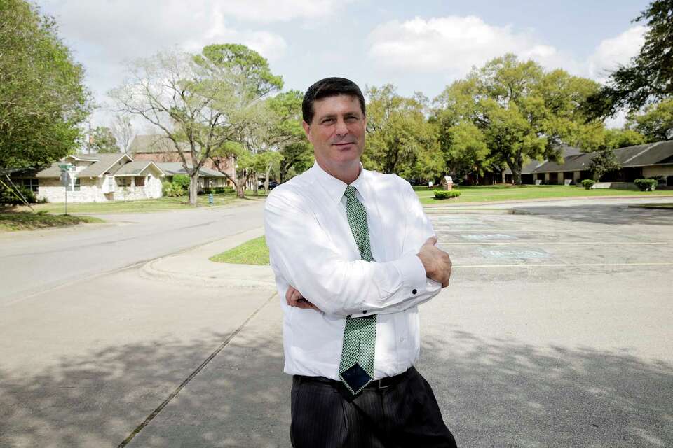 Apartment plan pits church against its neighbors