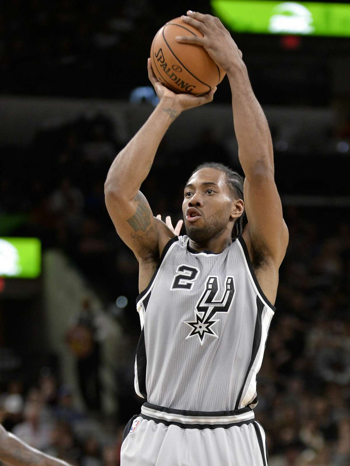 Kawhi Leonard’s career quarter lifts Spurs over Jazz