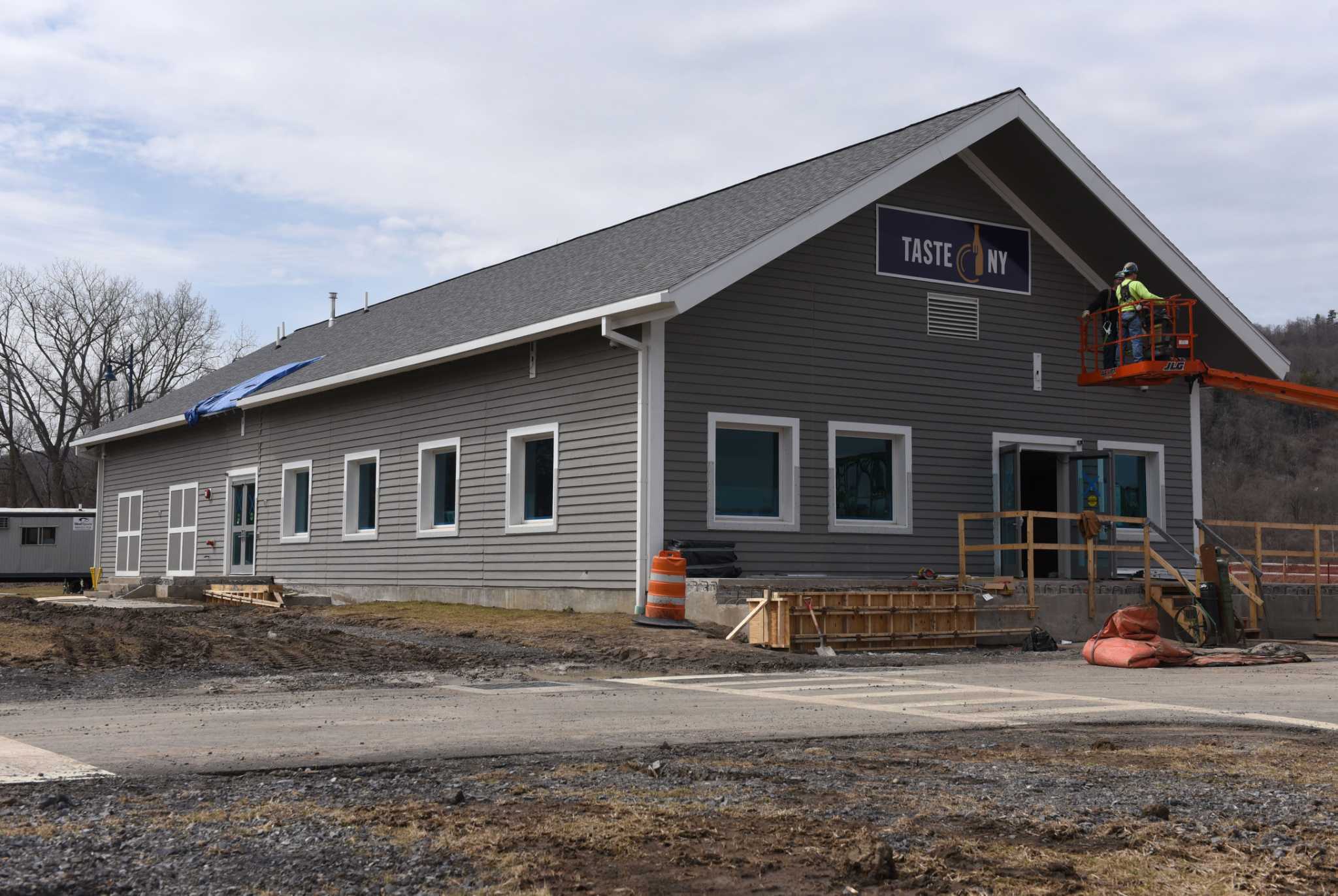 State builds tourism store, then renovates it a year later