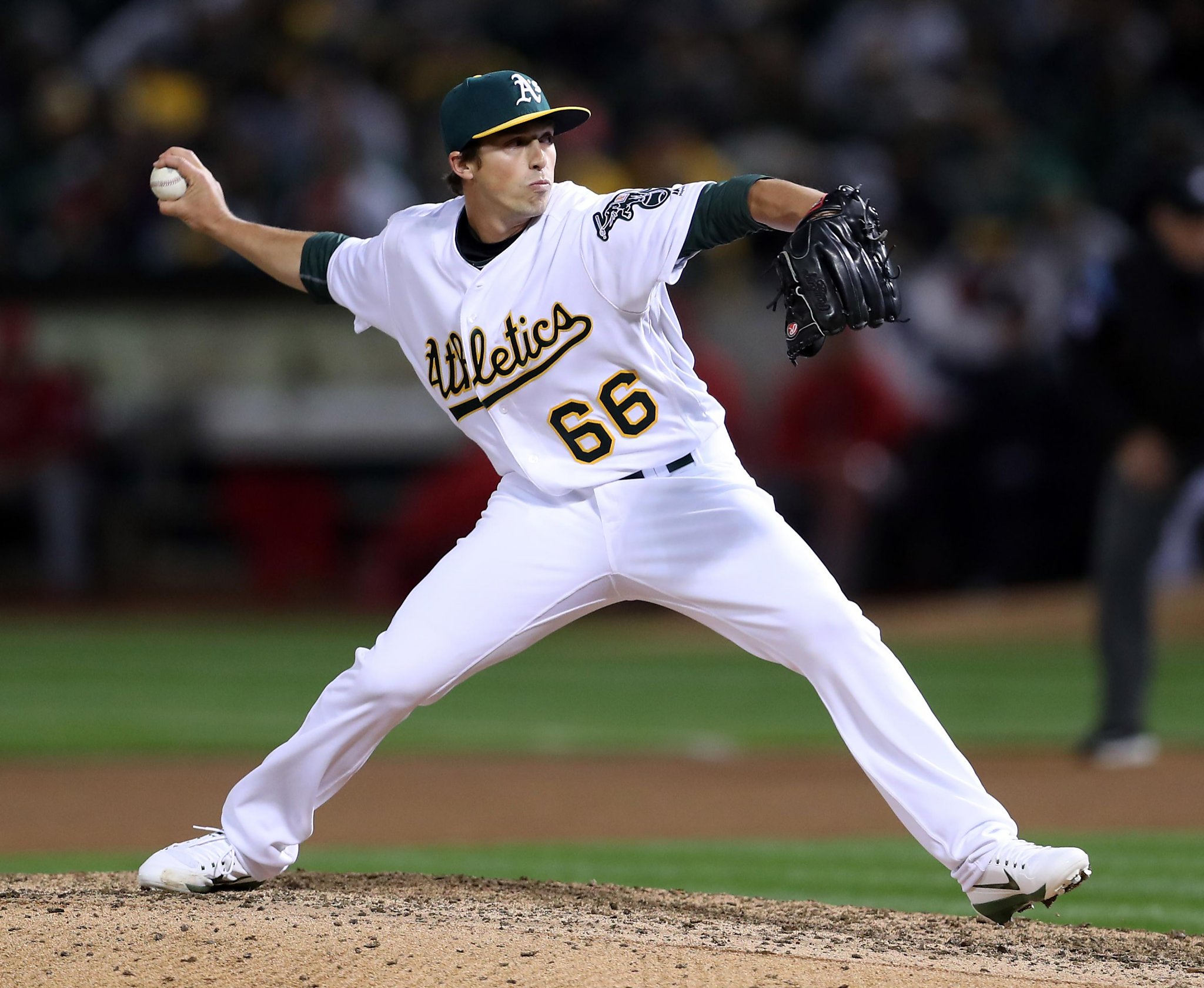 A’s reliever Ryan Dull still sidelined with shoulder issue
