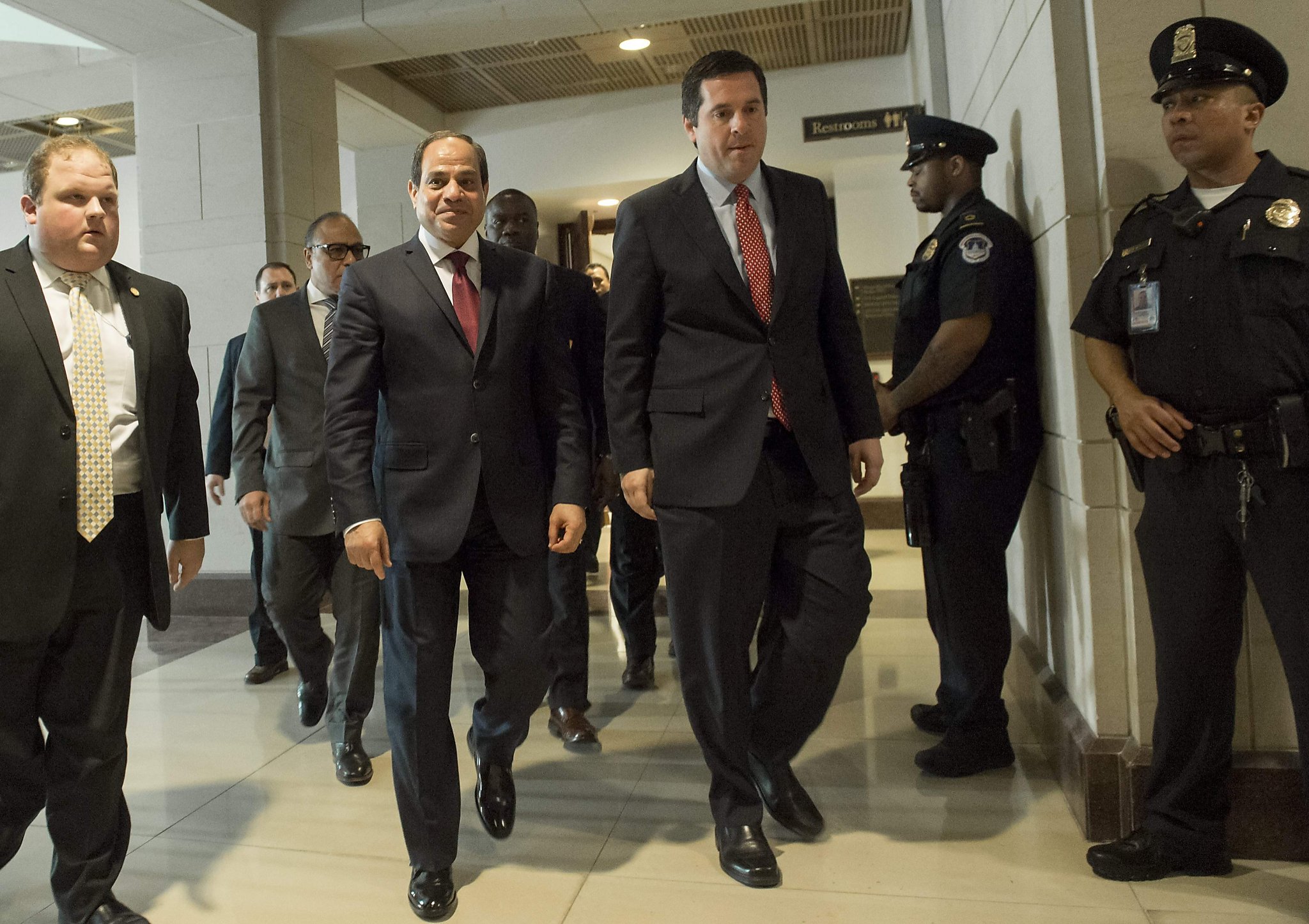 Trump cranks up fog machine to confuse American public