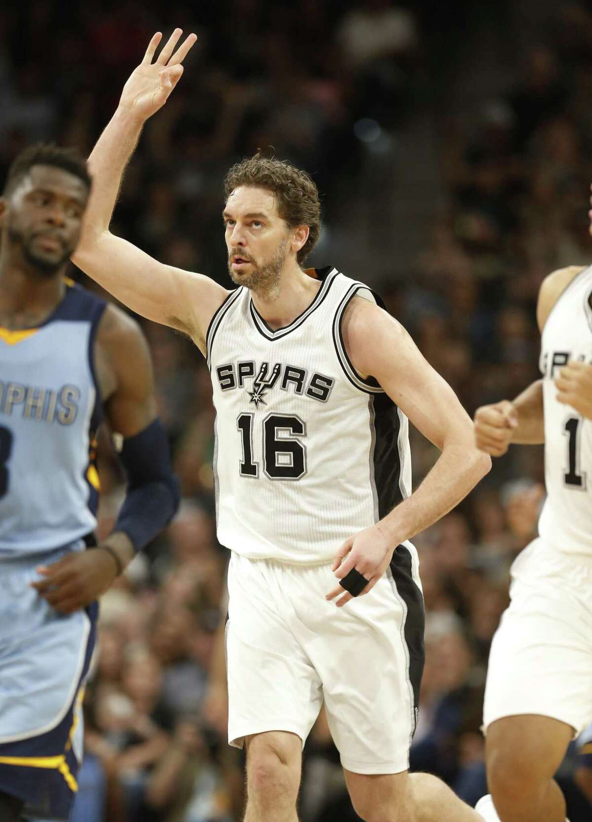 As the game evolves, so does Spurs’ Gasol