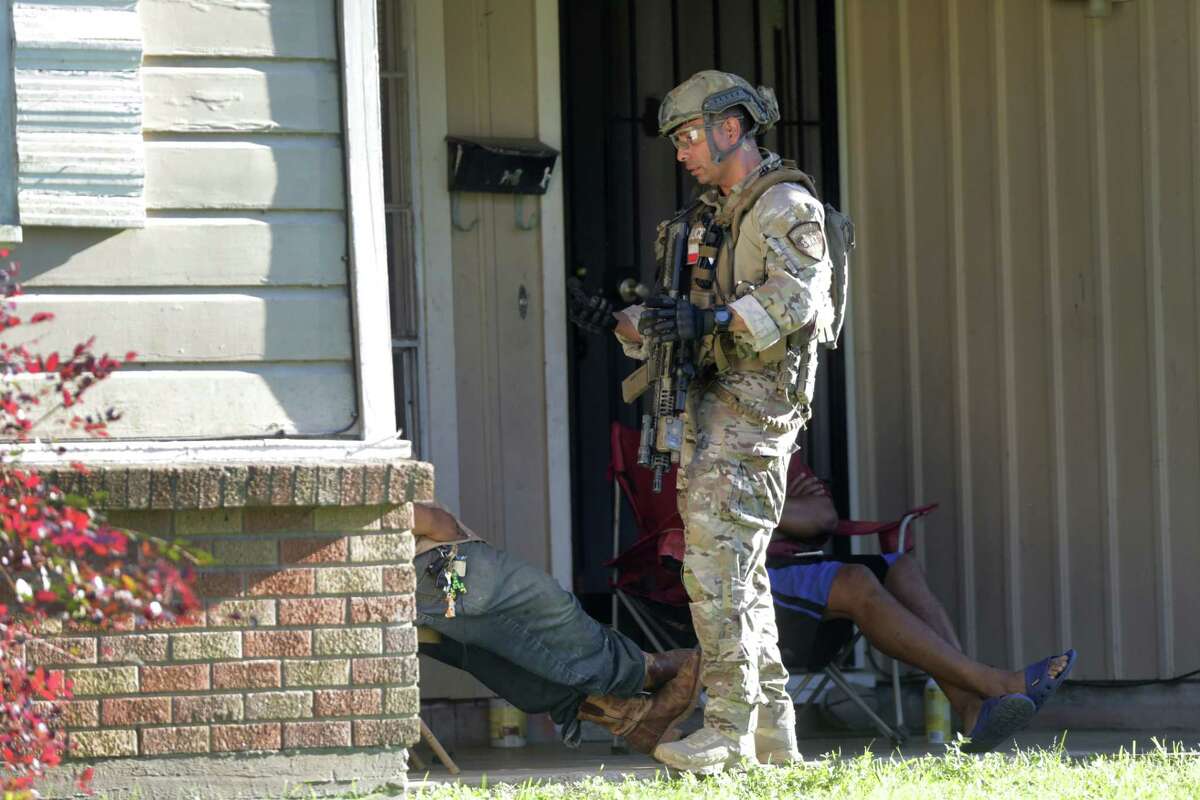 SWAT team responds after man threatens neighbor with shotgun SWAT team responds after man threatens neighbor with shotgun