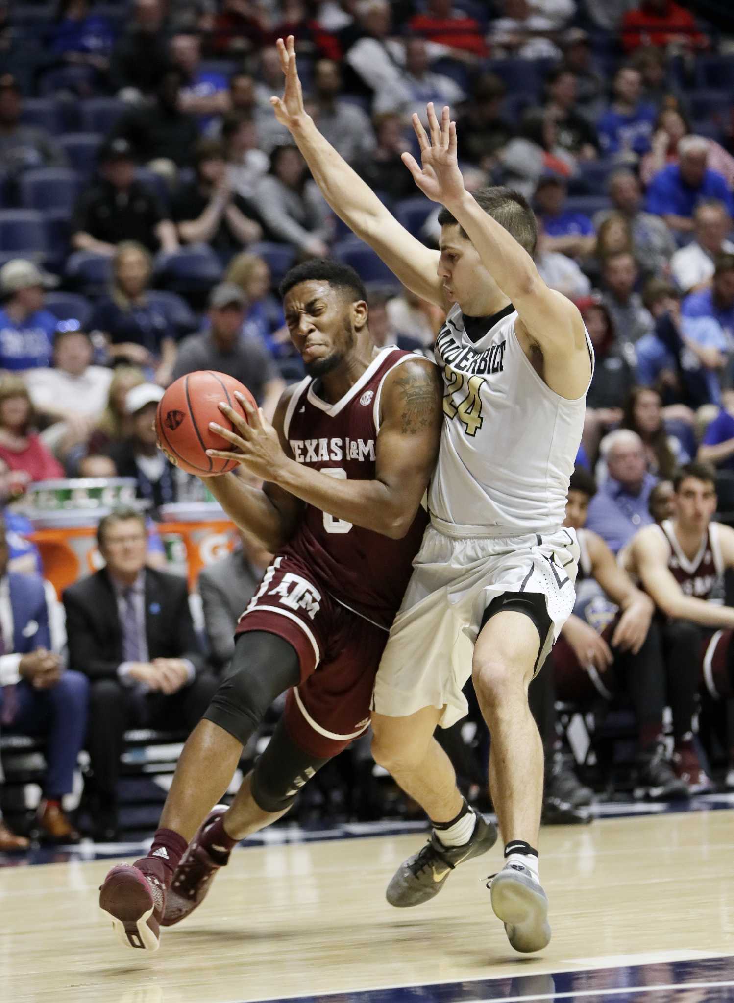 Texas A&M guards Kobie Eubanks, Caleb Smith to transfer