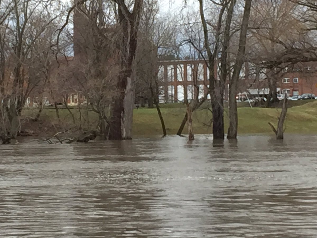 Lighter rain ends fear of significant flooding in Albany area
