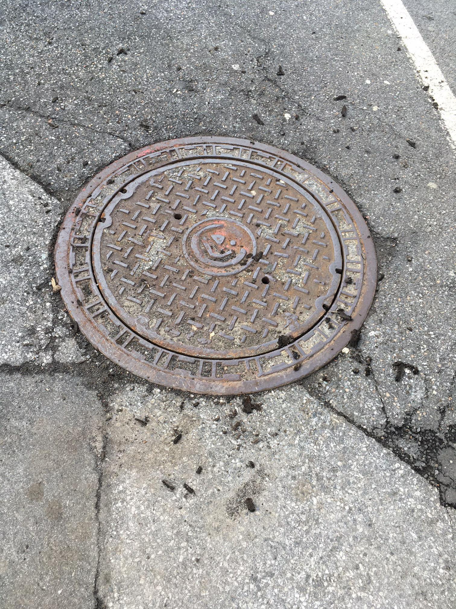 Manhole explosion causes traffic delays, but no injuries