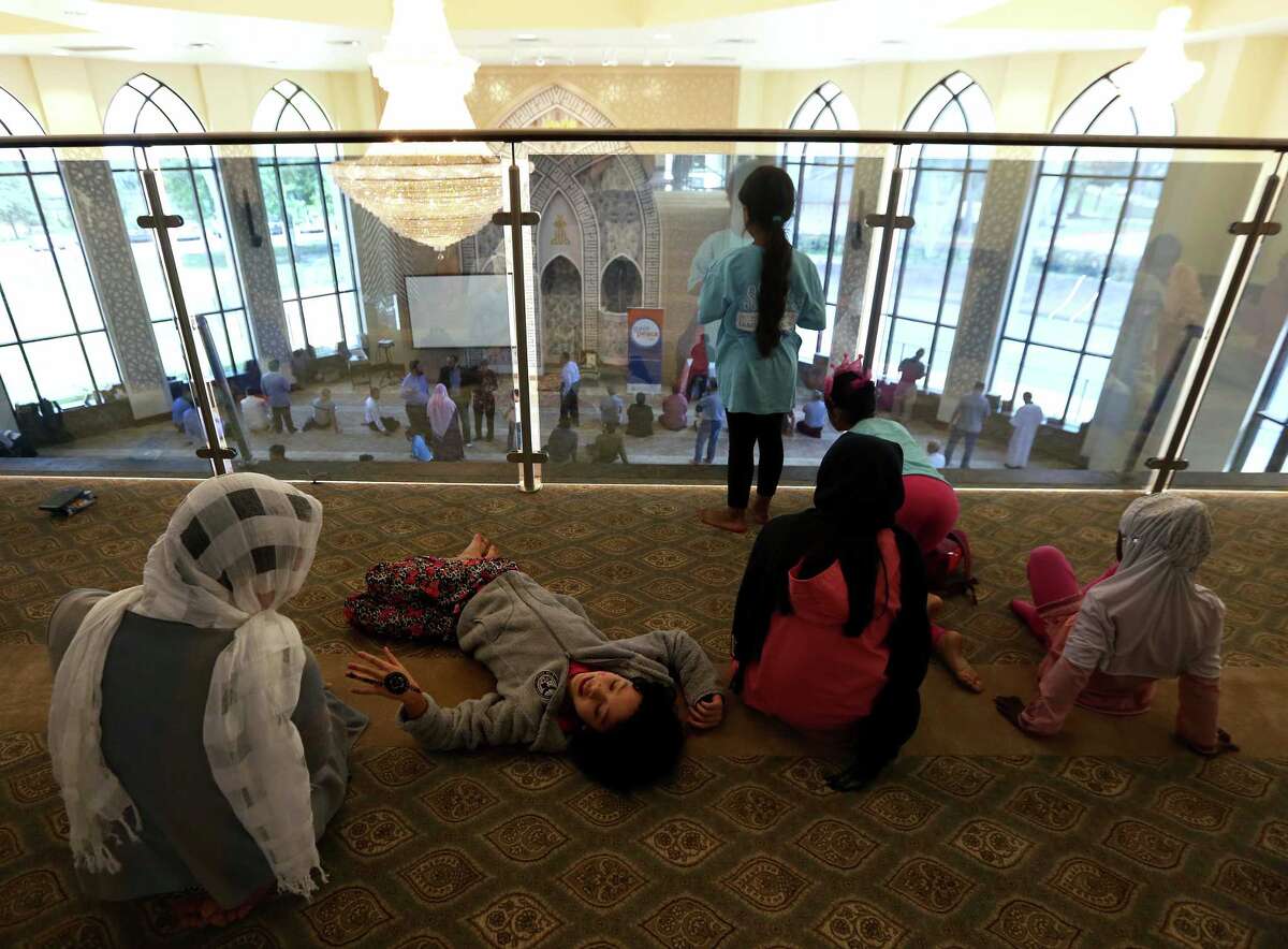 Katy mosque welcomes neighbors of all faiths