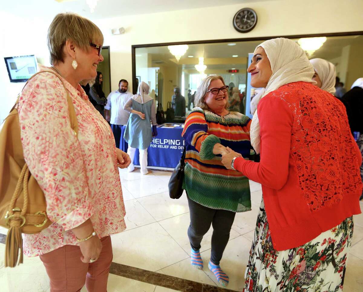 Katy mosque welcomes neighbors of all faiths
