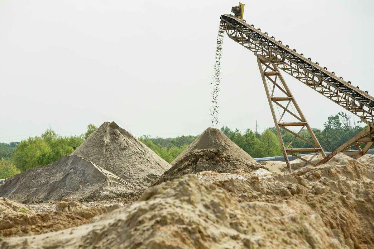 Texas frac sand mines keep opening, but Halliburton says usage slows