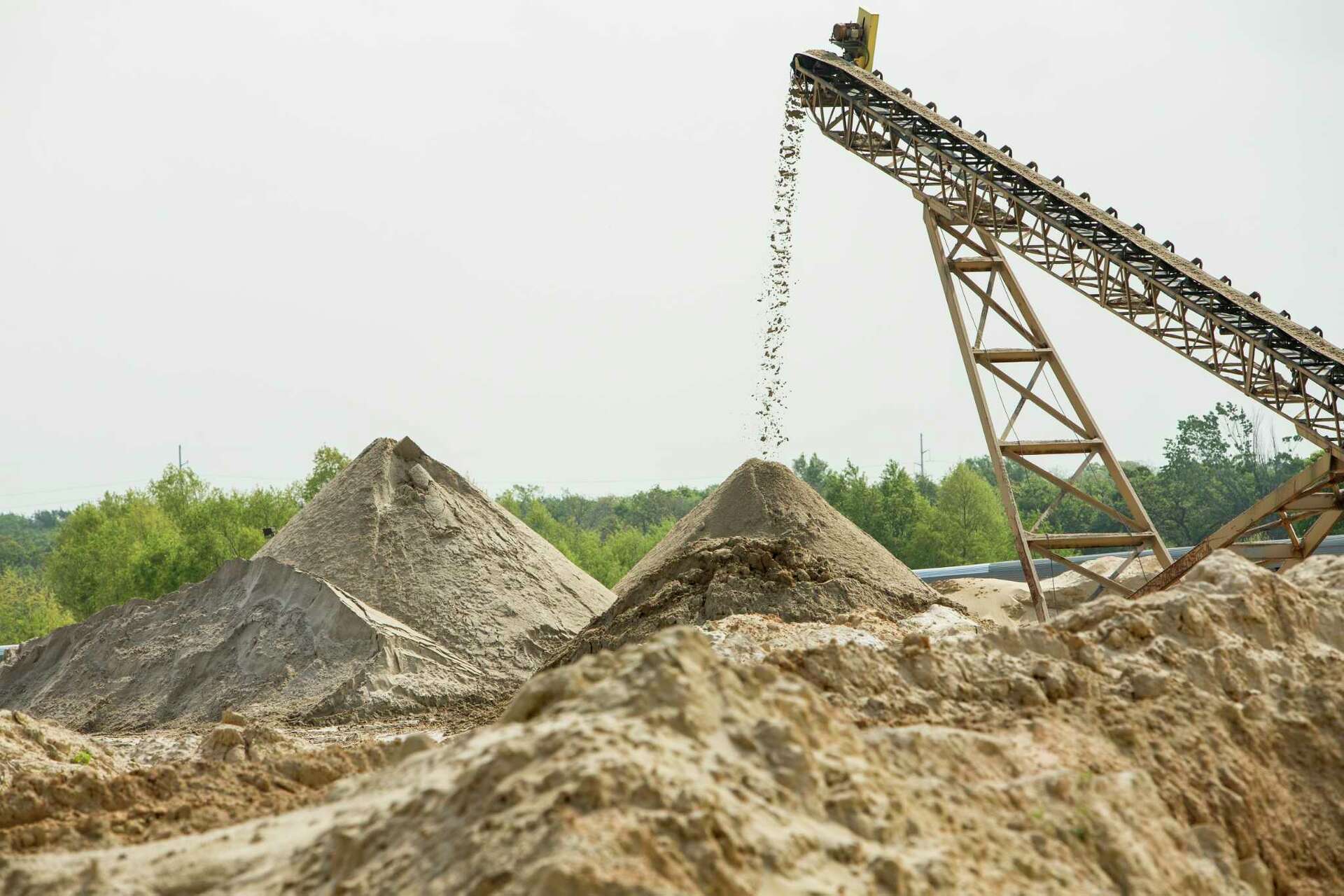 Pioneer, Covia shuttering central Texas sand mines