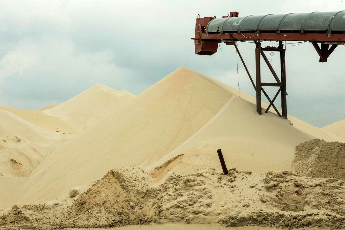 Texas frac sand mines keep opening, but Halliburton says usage slows