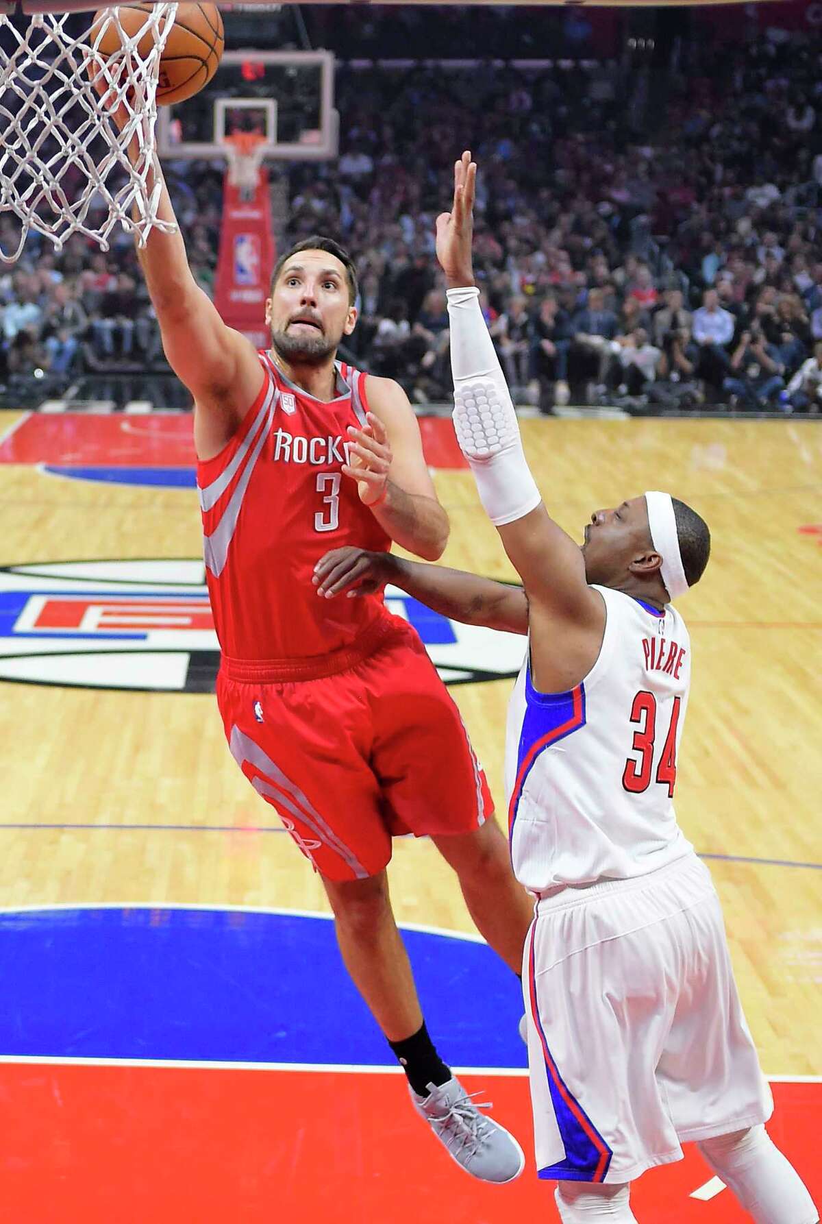 Disinterested Rockets trounced by Clippers