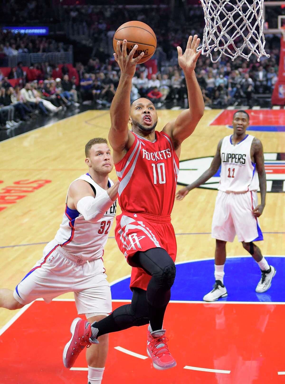 Disinterested Rockets trounced by Clippers