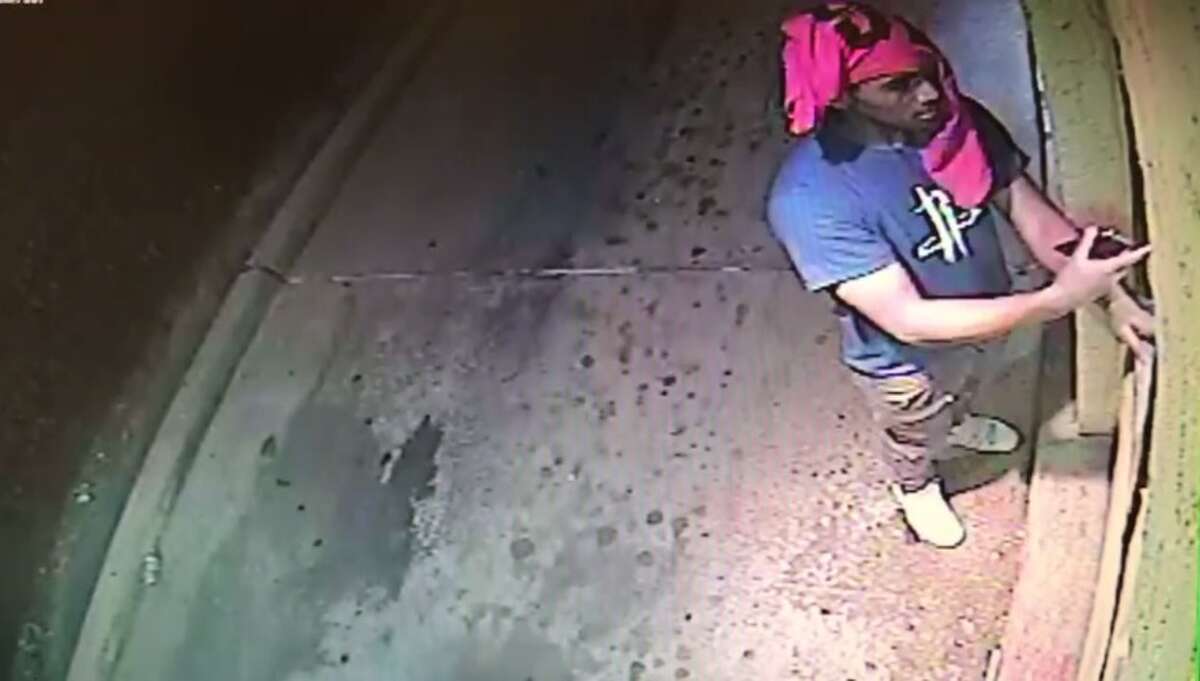 Pasadena Robbery Suspect Tried To Climb Through Taco Bell Drive Through