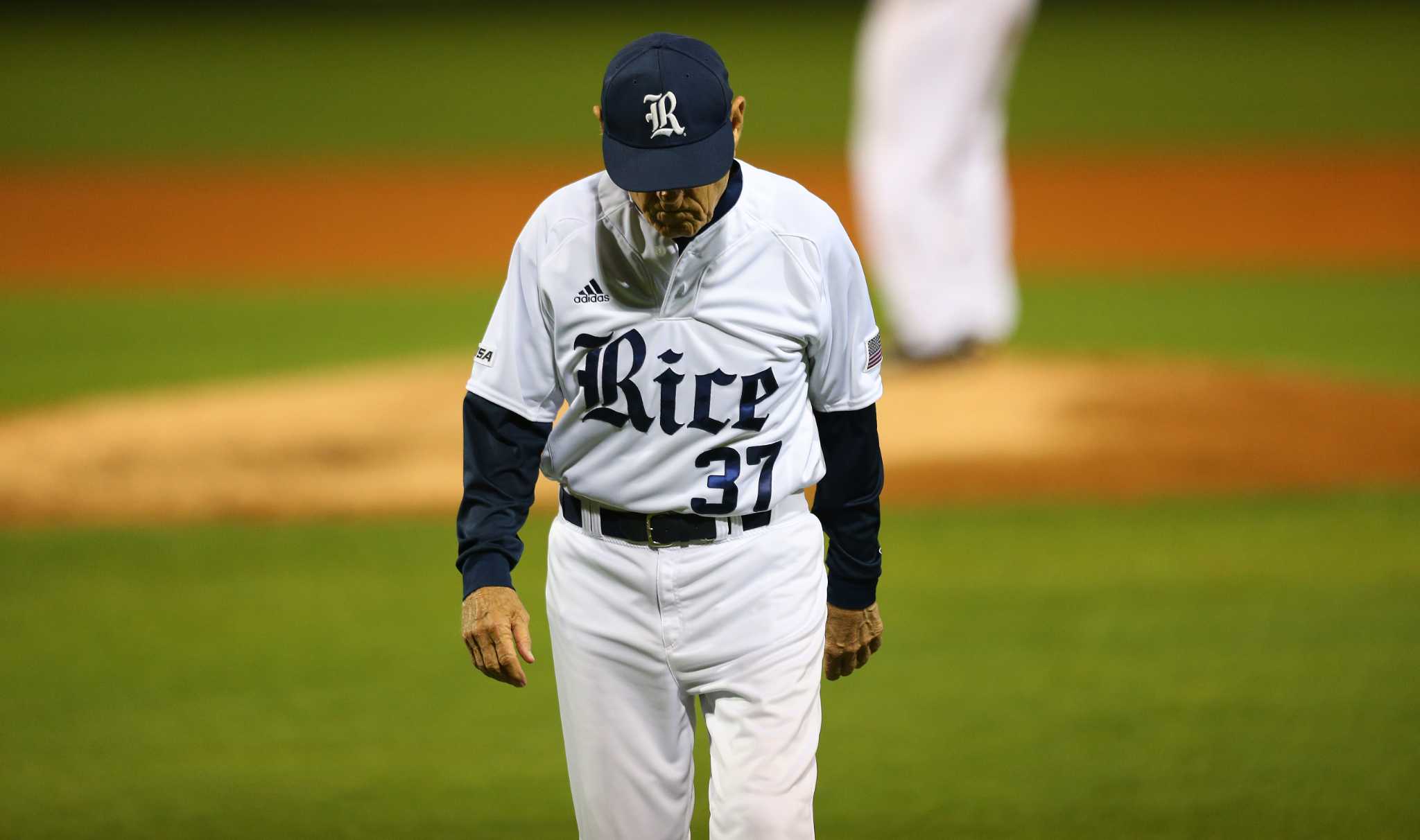 Cougars take down Owls in Wayne Graham’s final game against Houston
