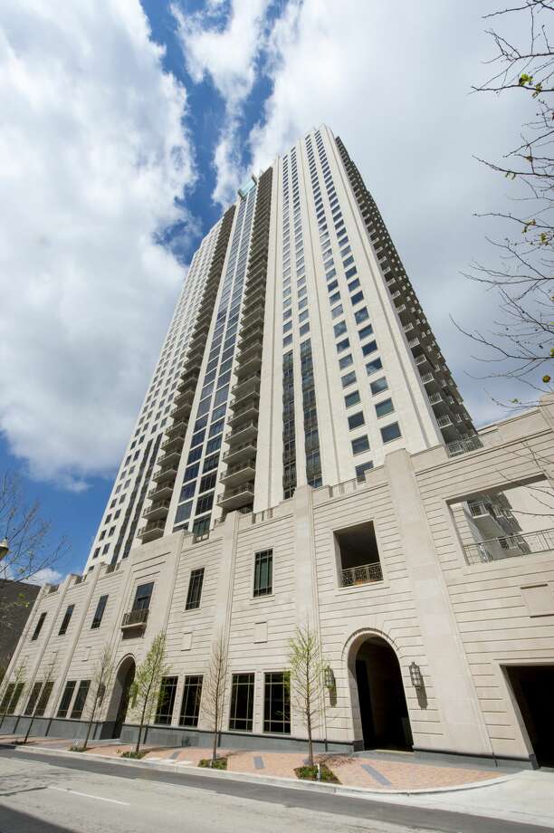 Tour the Market Square Tower, home of the viral Sky Pool in Houston ...