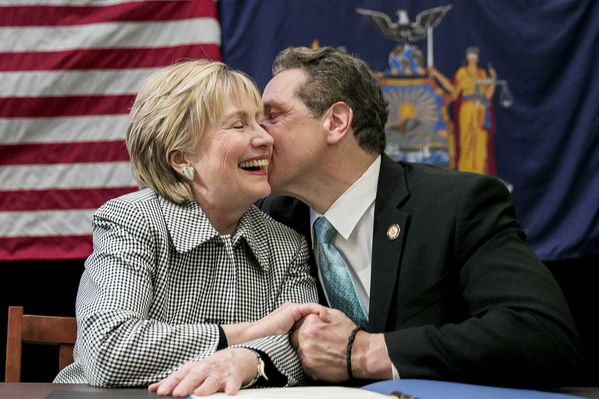Hillary Clinton And Bill Clinton Kiss