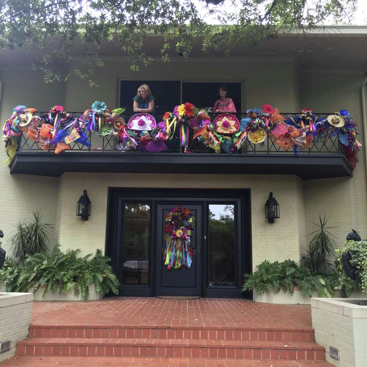 How Fiesta’s elite decorate their own homes for Fiesta