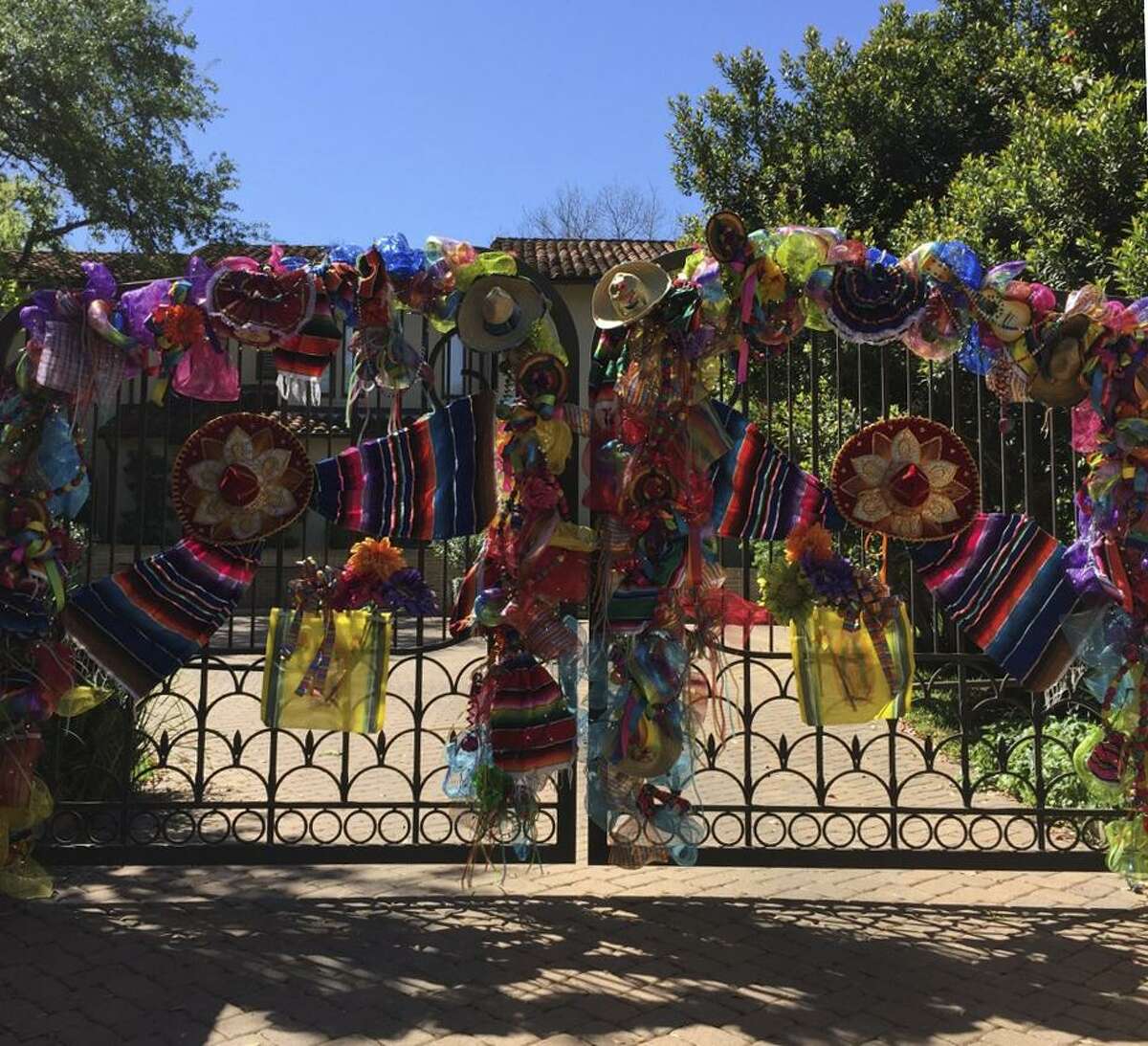 How Fiesta’s elite decorate their own homes for Fiesta